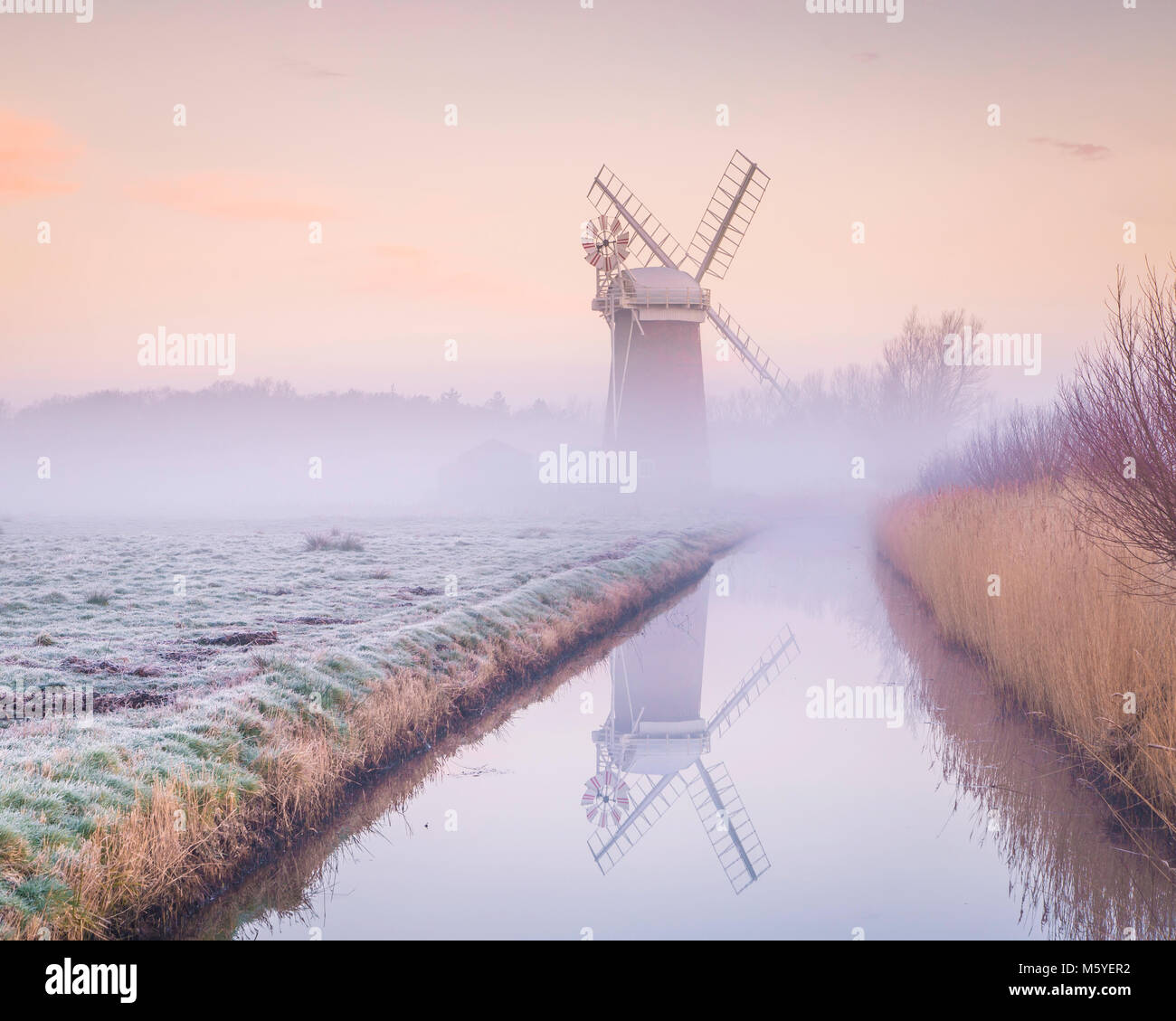 Horsey mill norfolk broads windmill hi-res stock photography and images ...