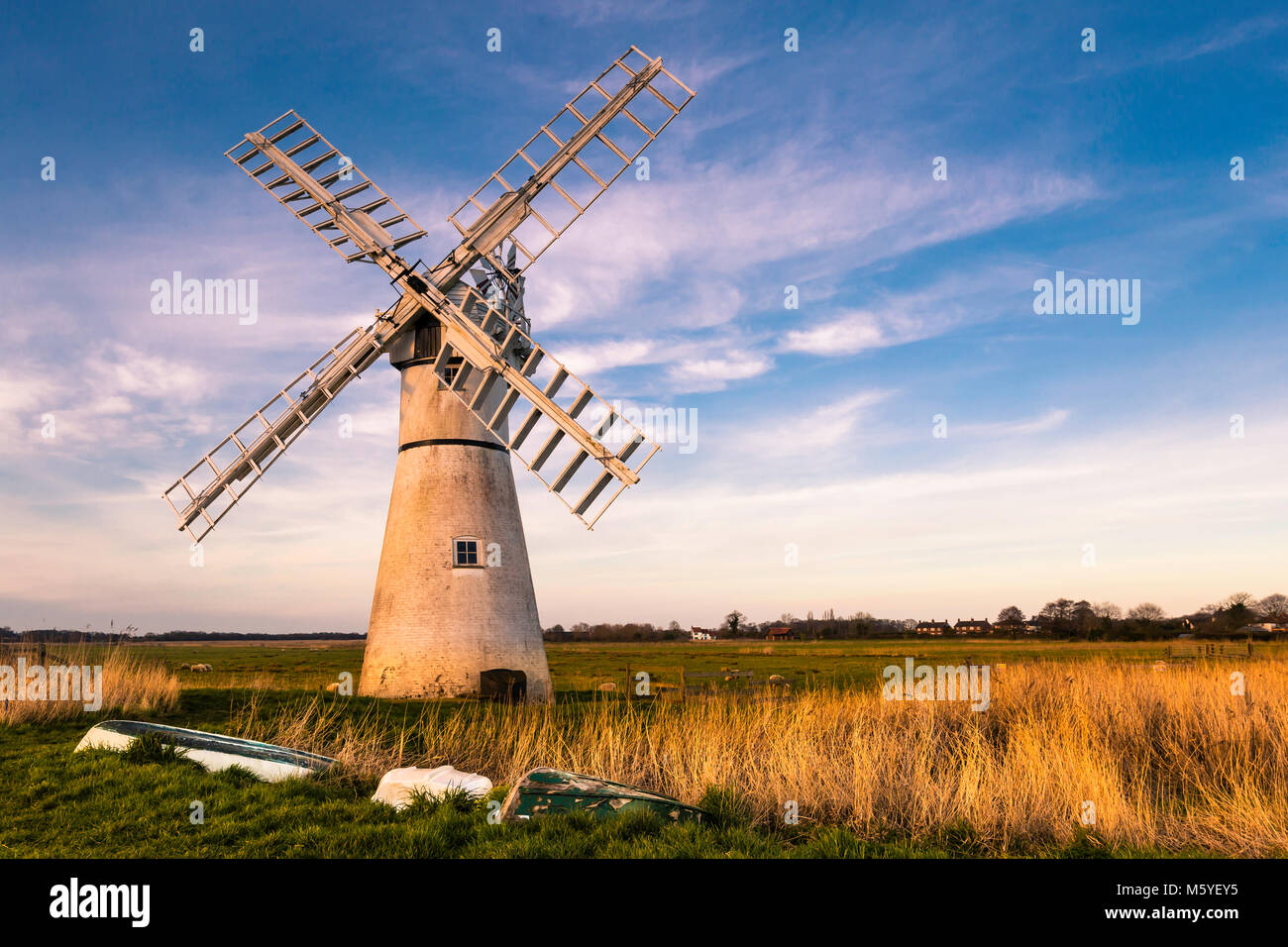 Sunset thurne windmill hi-res stock photography and images - Alamy