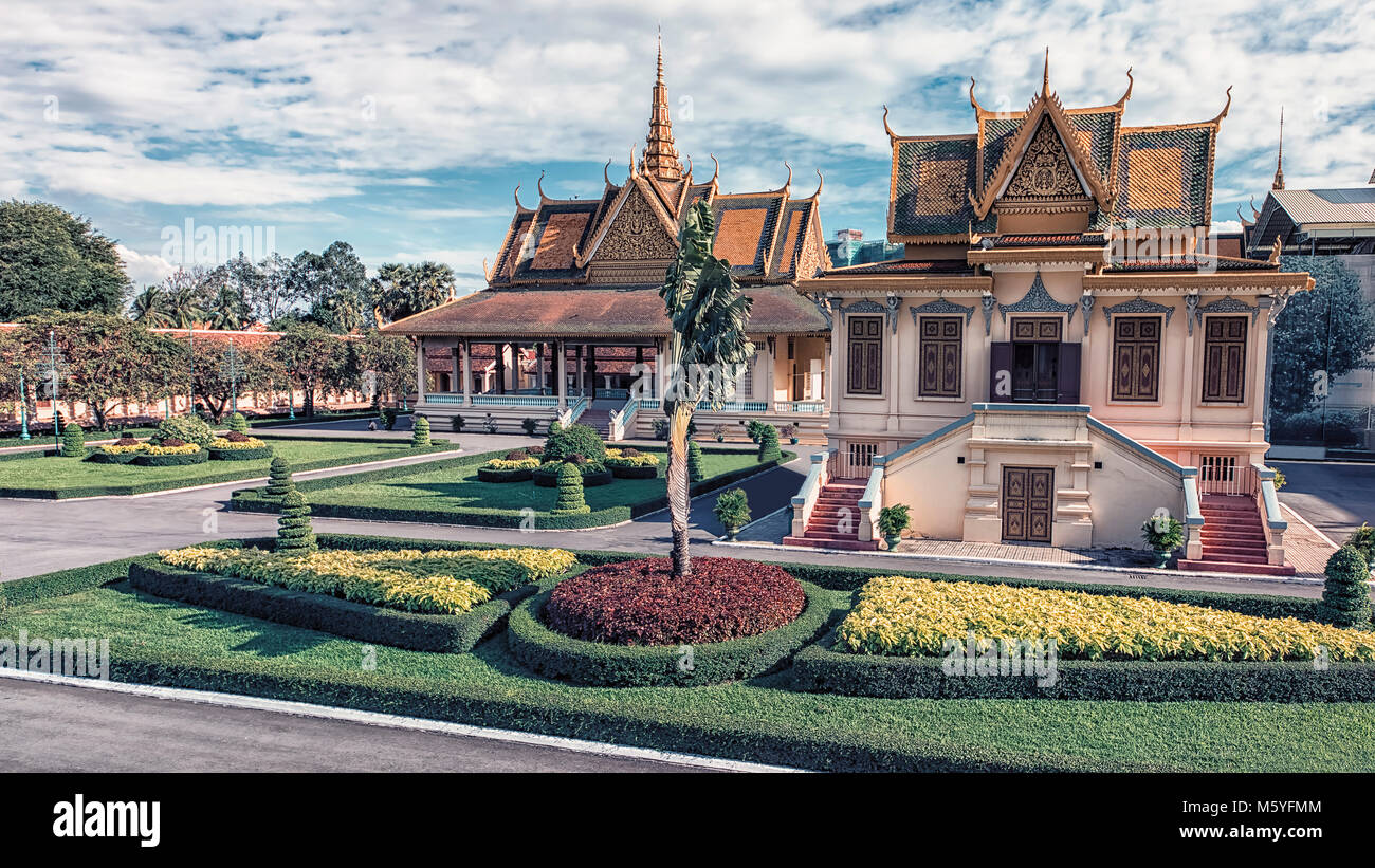 Building and monument in cambodia hi-res stock photography and images ...