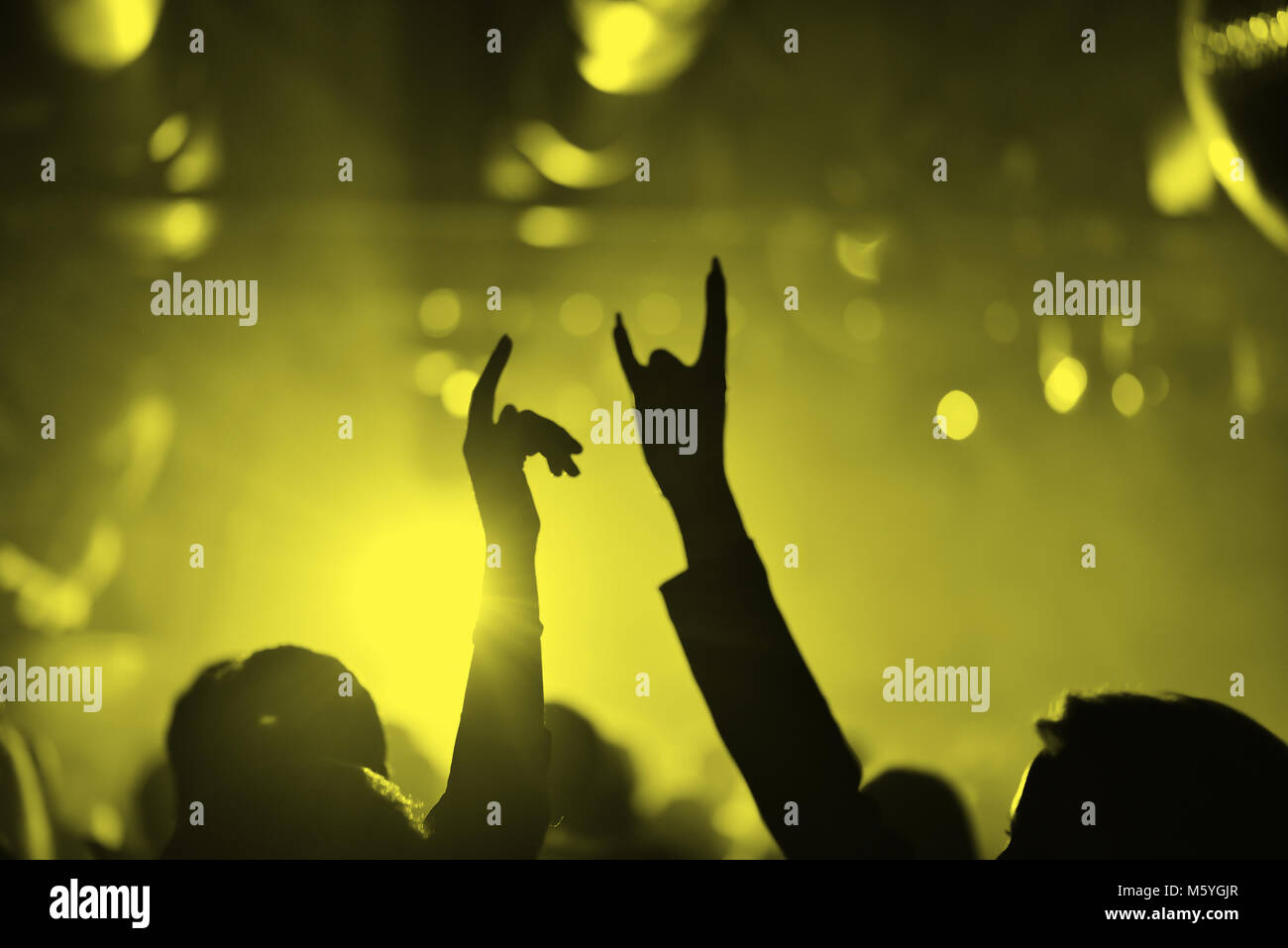 Hands up crowd bar hi-res stock photography and images - Alamy