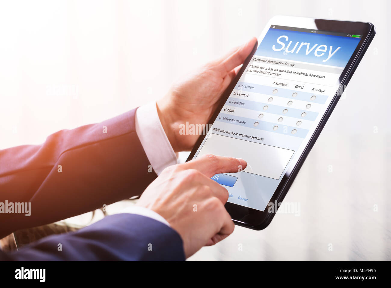 Checklist on smartphone screen hi-res stock photography and images - Alamy