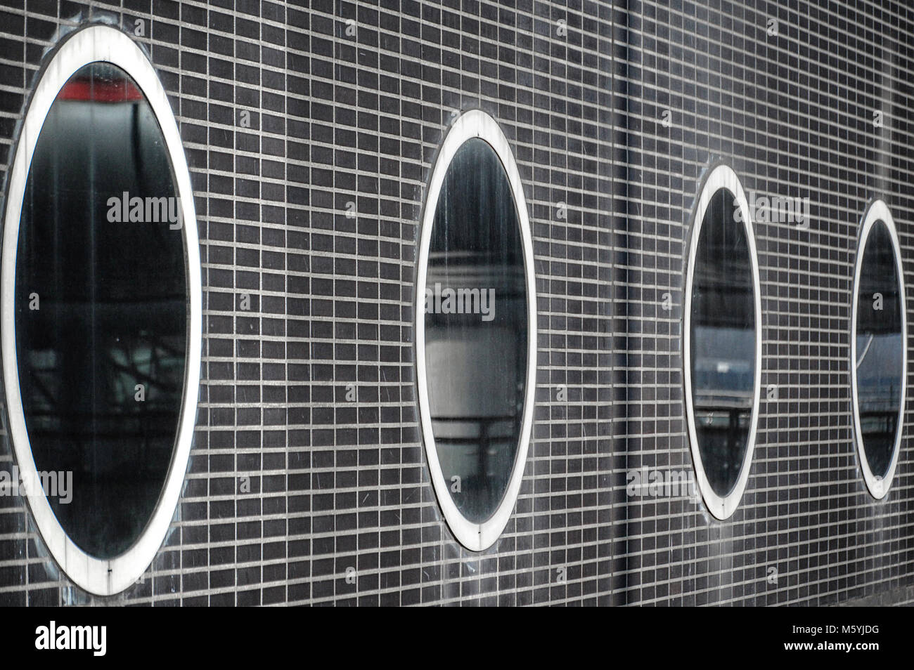 Oval shaped architecture hi-res stock photography and images - Alamy