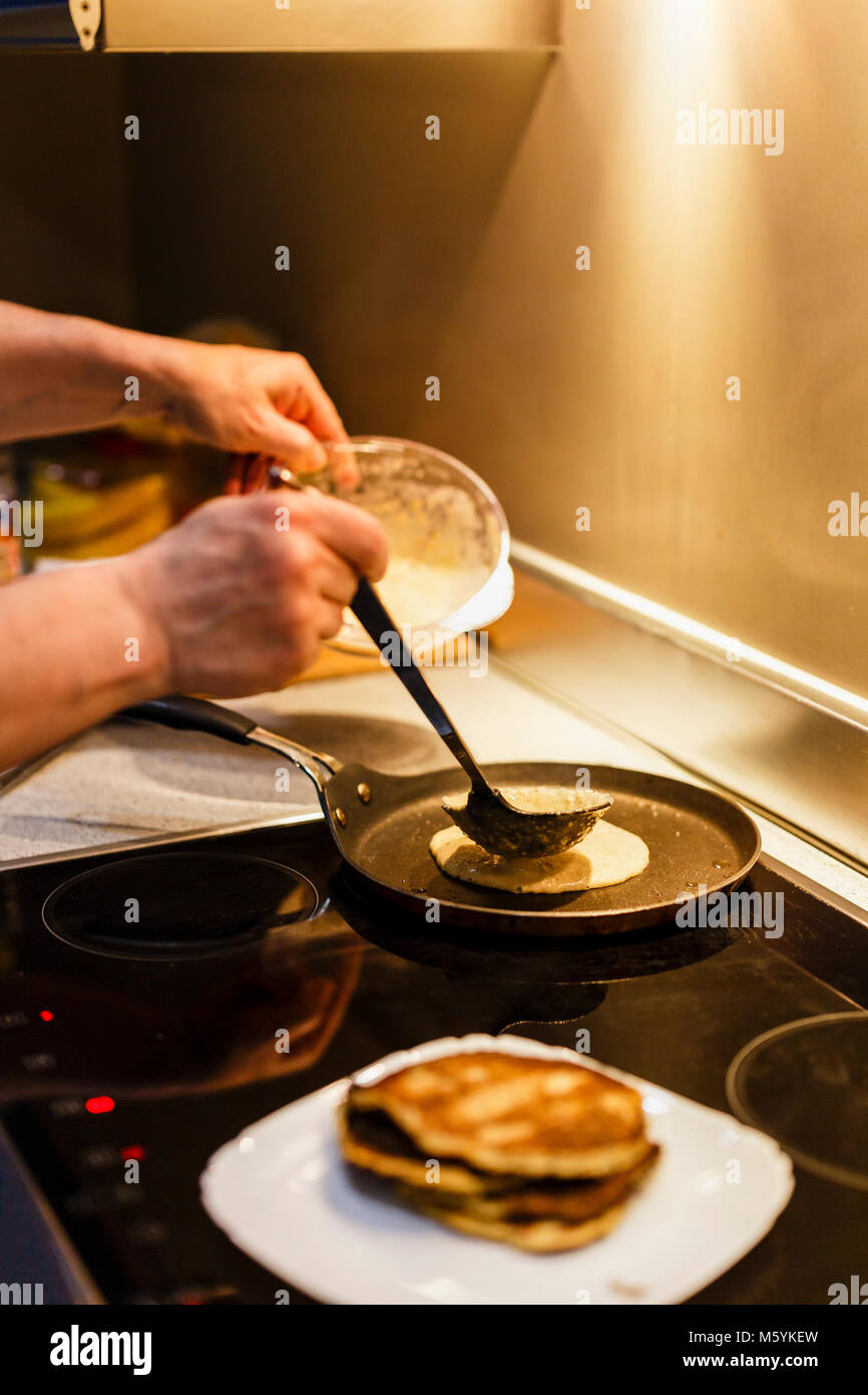 MAN COOKING PANCAKES ON COOKER RANGE Stock Photo - Alamy