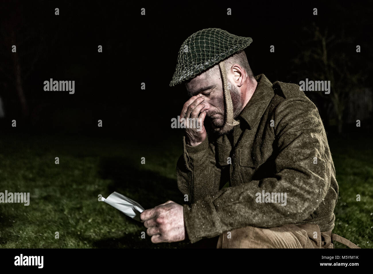 British soldier reading war hi-res stock photography and images - Alamy