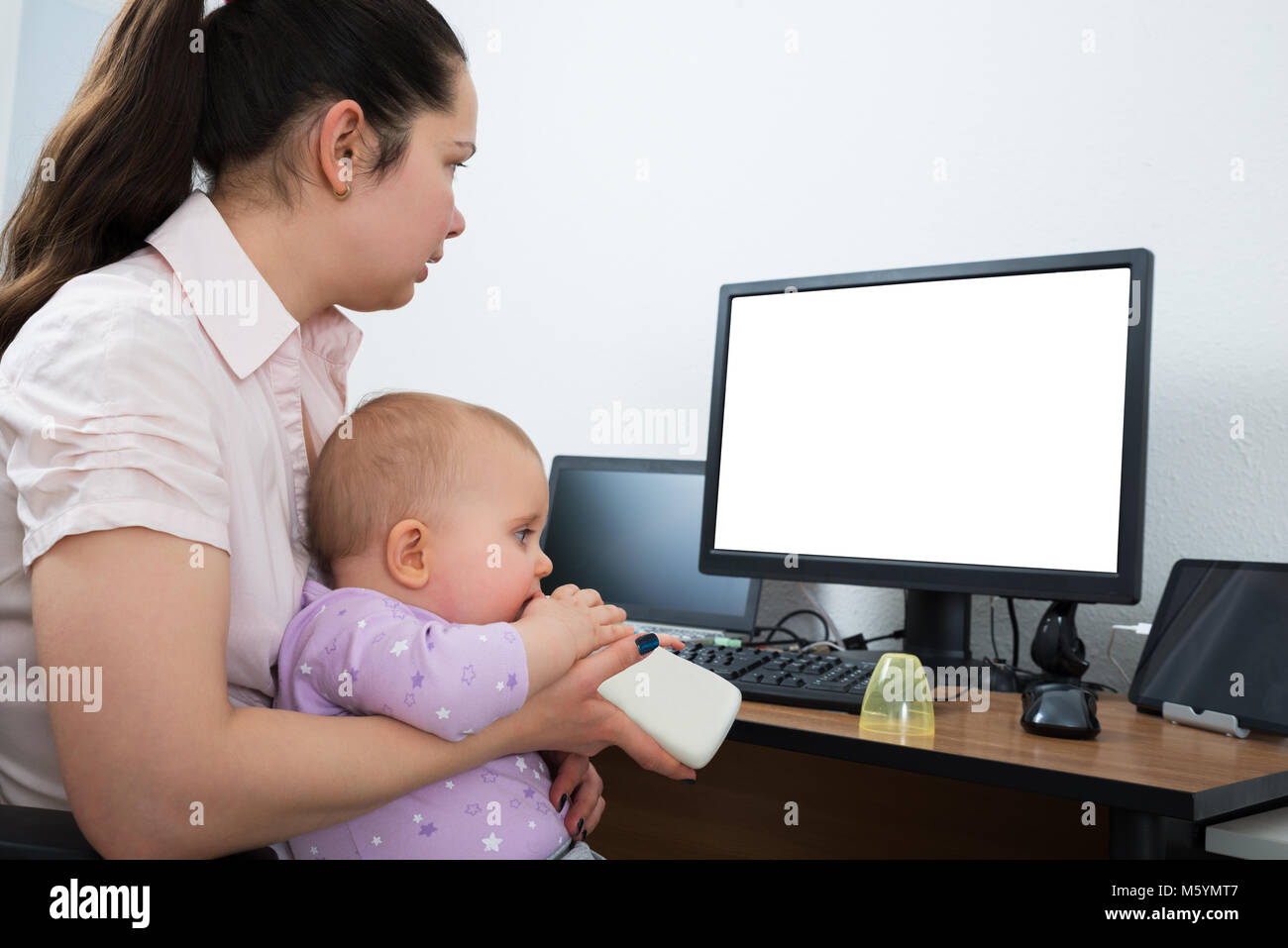Child looking at computer screen hi-res stock photography and images ...