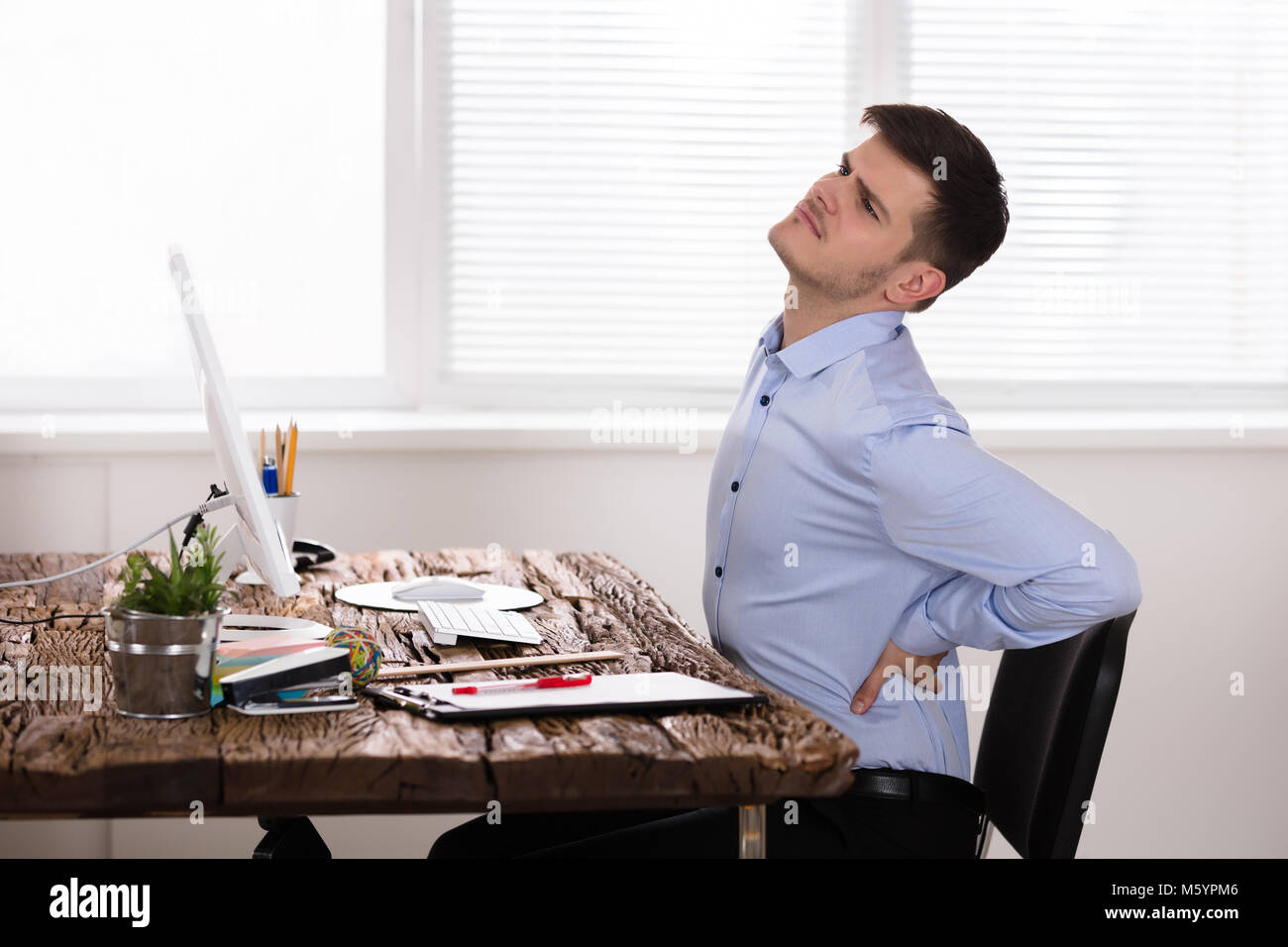 Man desk office unwell hi-res stock photography and images - Alamy