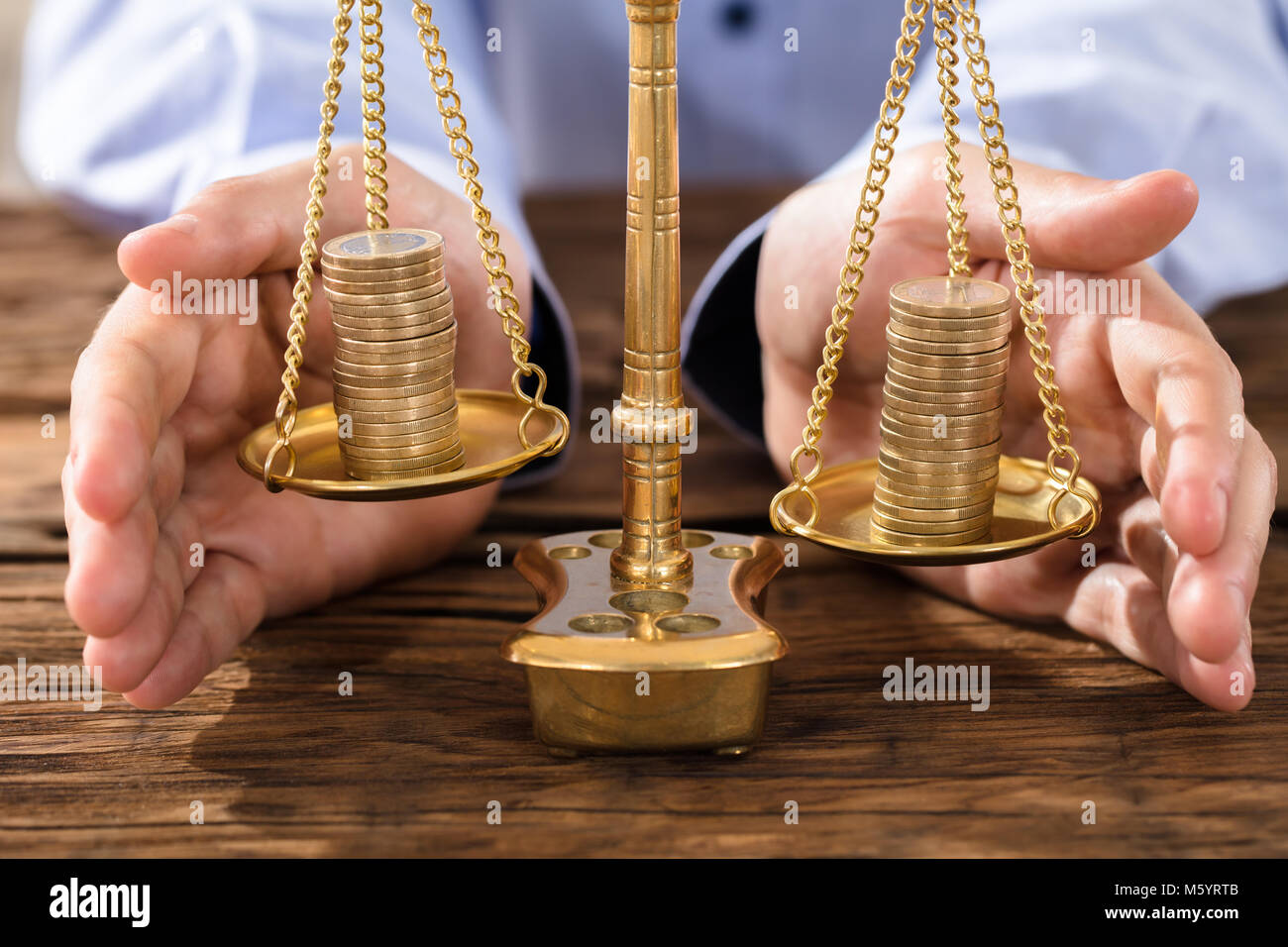 Scale of justice hi-res stock photography and images - Alamy
