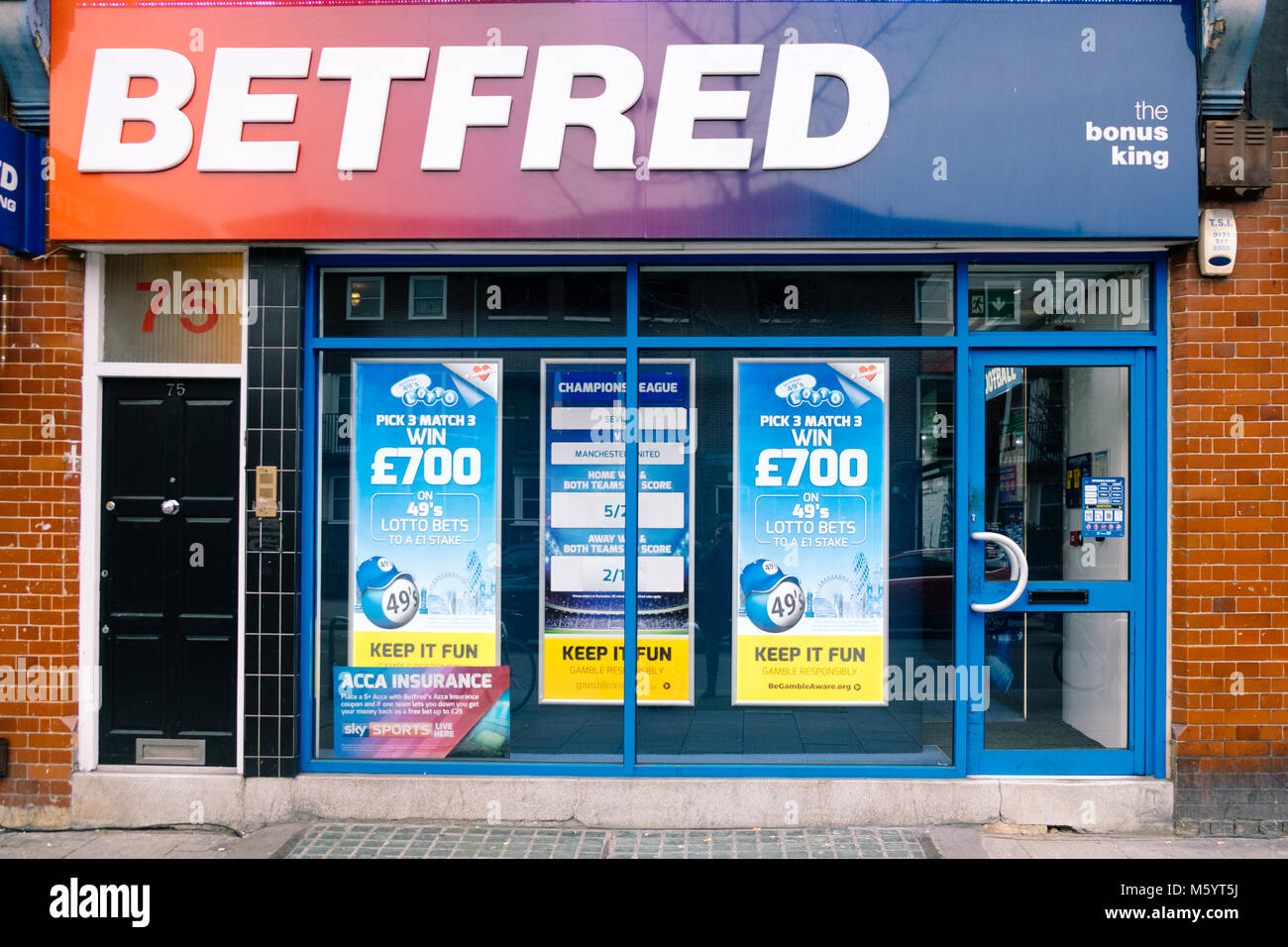 Lottery shop front uk hi-res stock photography and images - Alamy