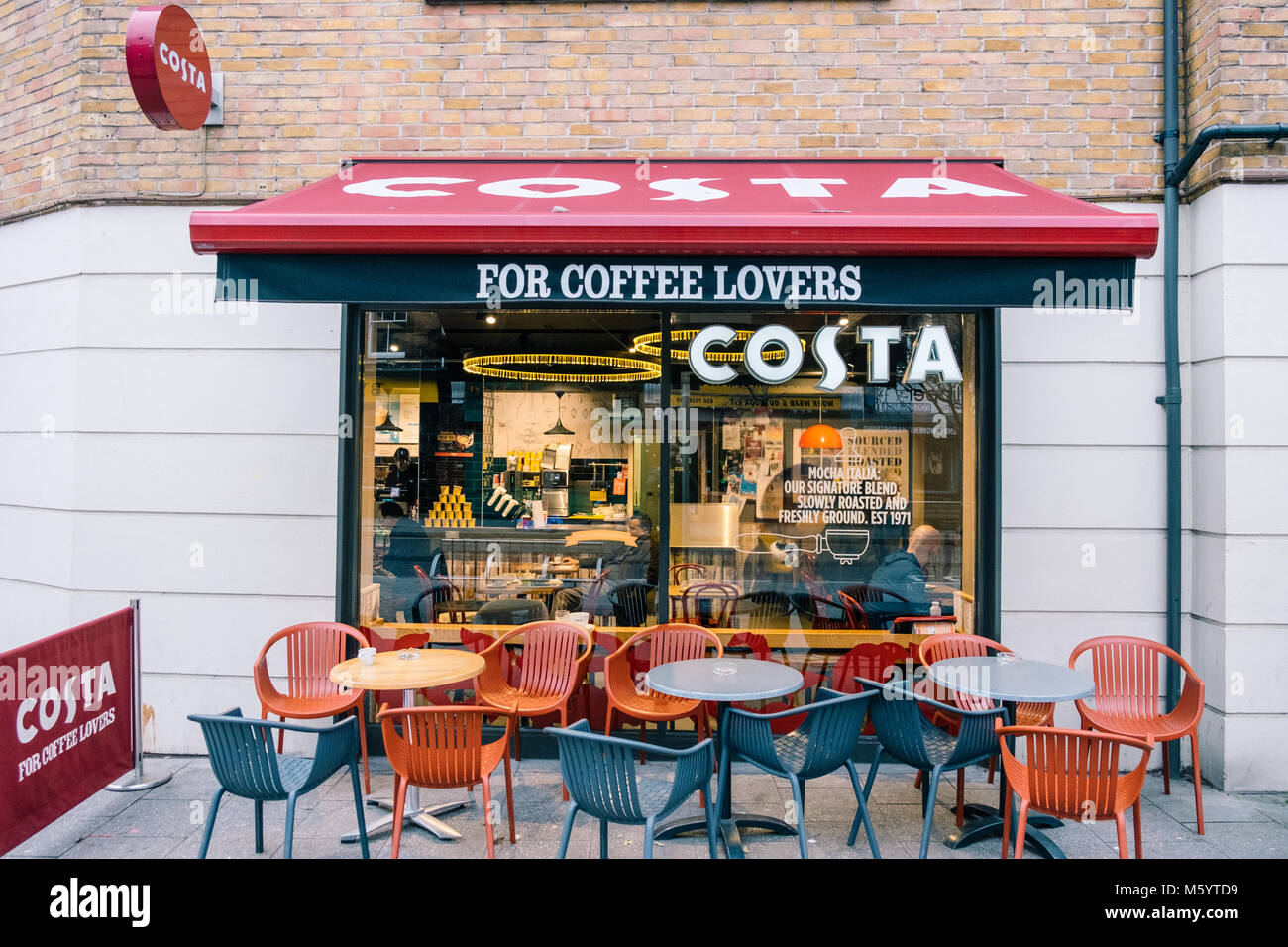 Favourite coffee shop hi-res stock photography and images - Alamy