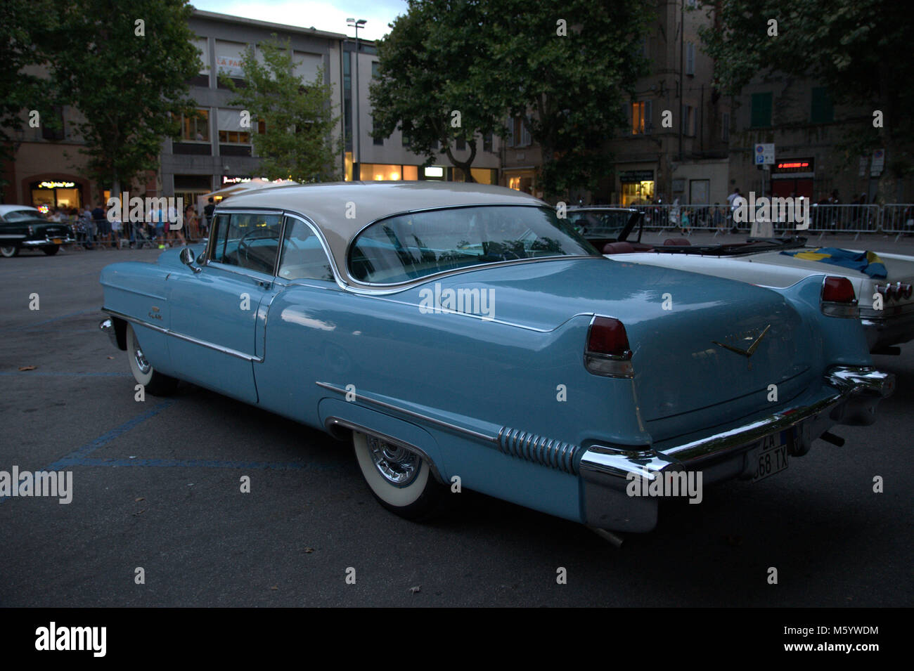 Old cadillac in cuba hi-res stock photography and images - Alamy