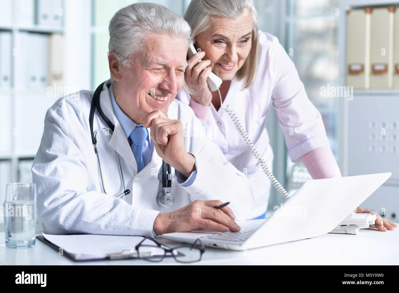 doctors discussing something Stock Photo - Alamy