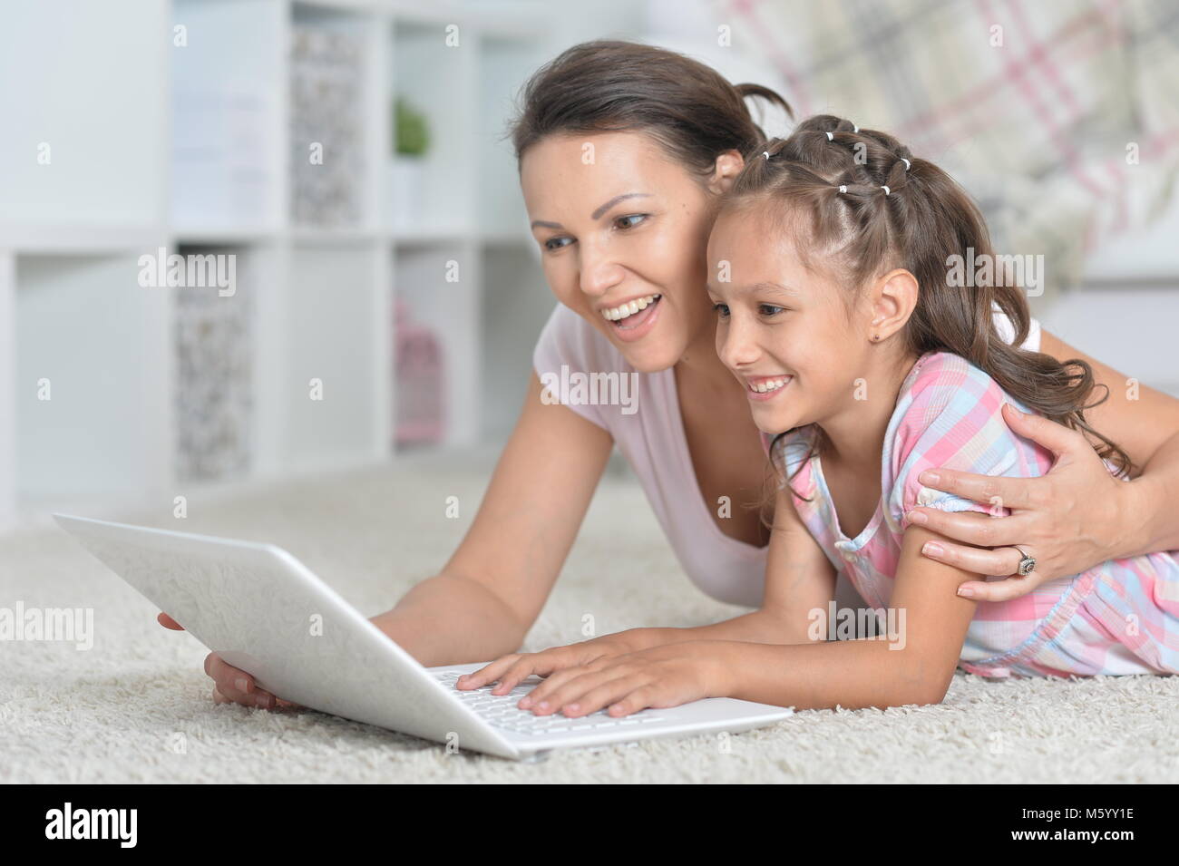 mother and daughter using laptop Stock Photo - Alamy