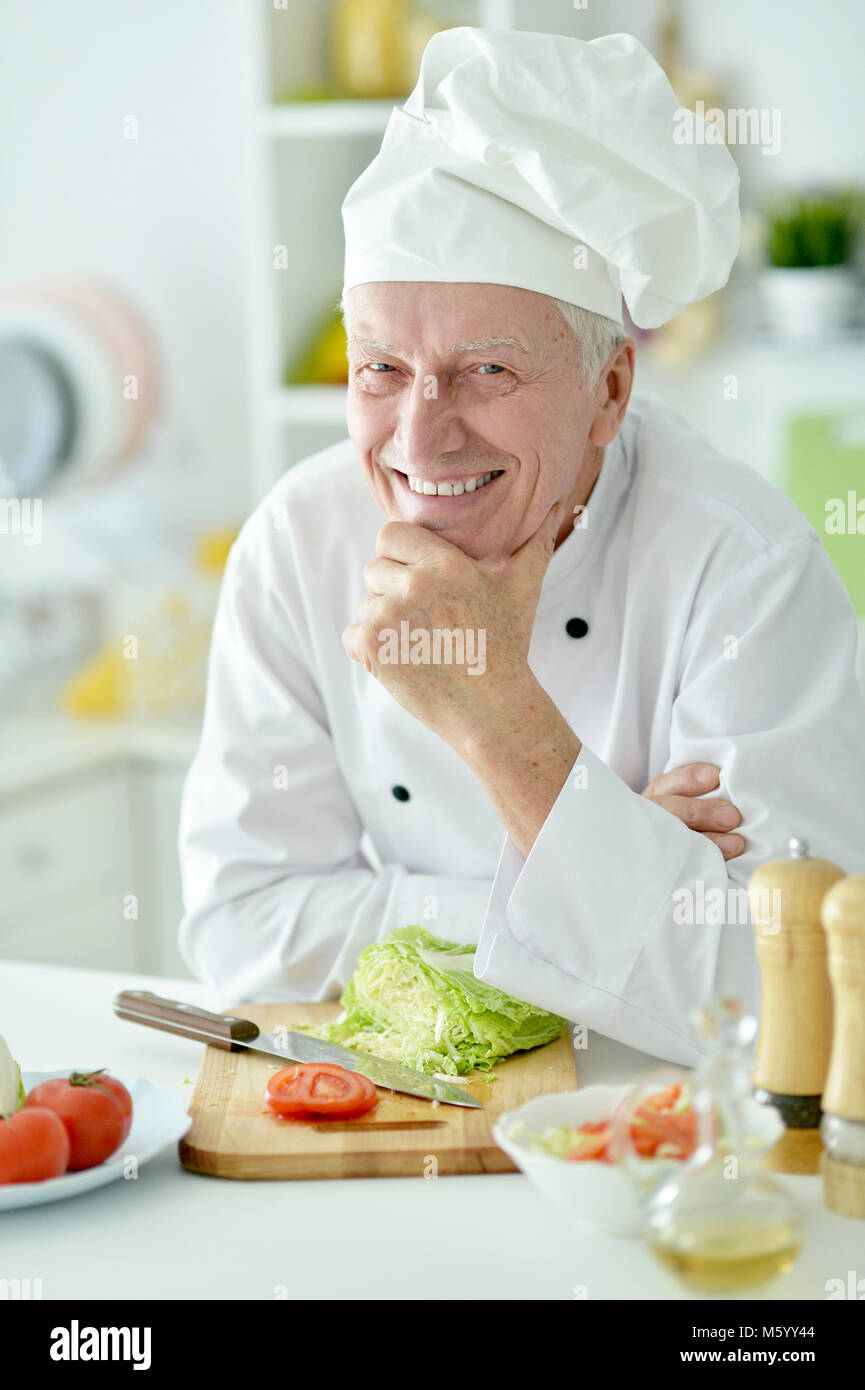 Elderly chef hi-res stock photography and images - Alamy