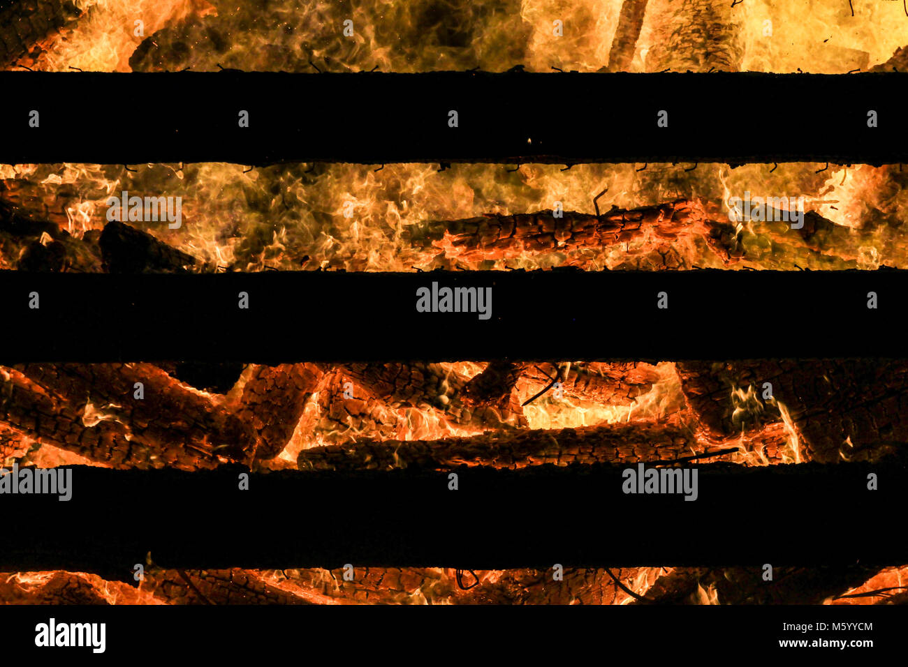 Big log camp hi-res stock photography and images - Alamy