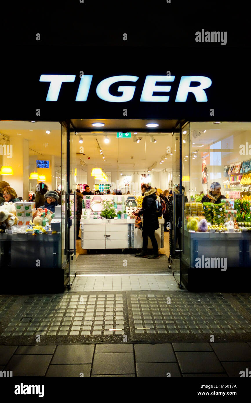 Tiger store sign hi-res stock photography and images - Alamy