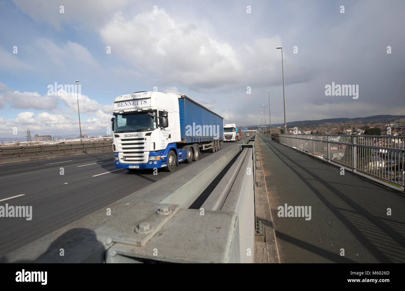 Car crossing bridge over motorway hi-res stock photography and images ...