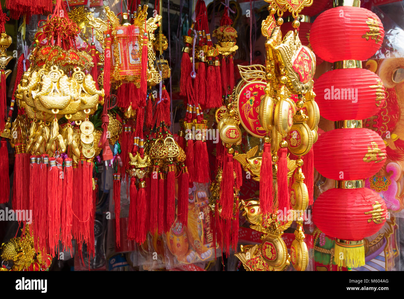 Lantern stall with colourful chinese lanterns, Phnom Penh, Cambodia ...