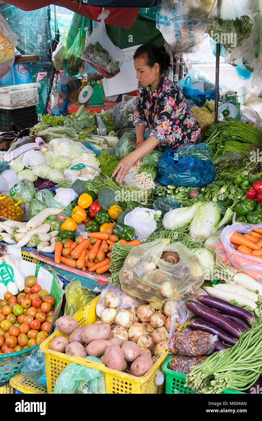 Vegetables market phnom penh cambodia hi-res stock photography and ...