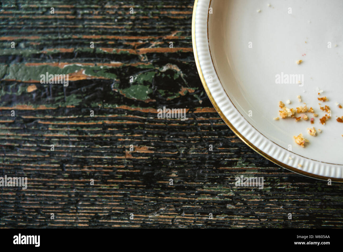 Crumbs on empty plate hi-res stock photography and images - Alamy