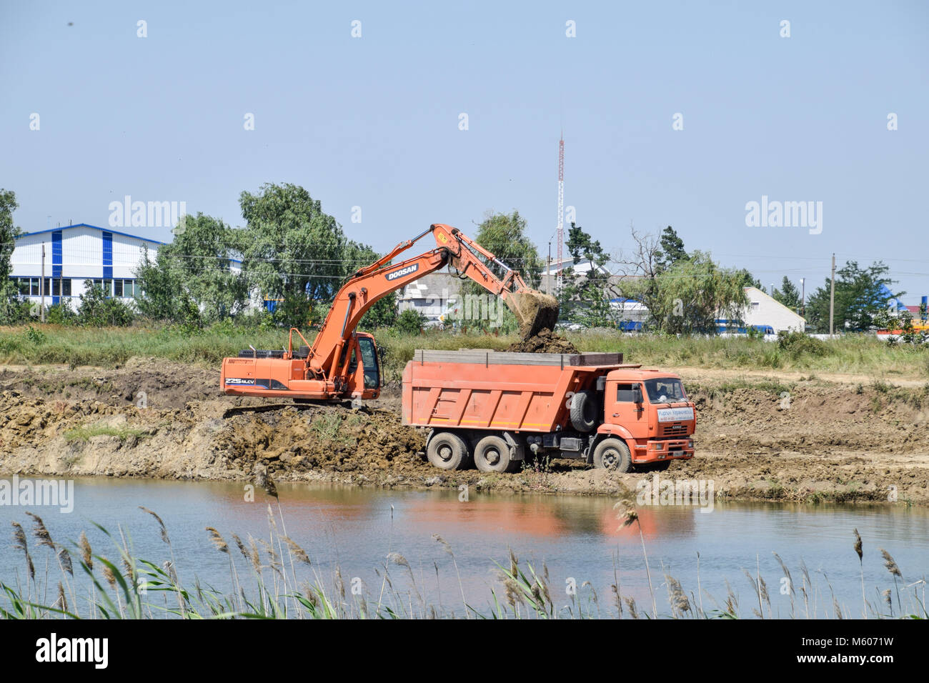 Clay quarry lorry hi-res stock photography and images - Alamy
