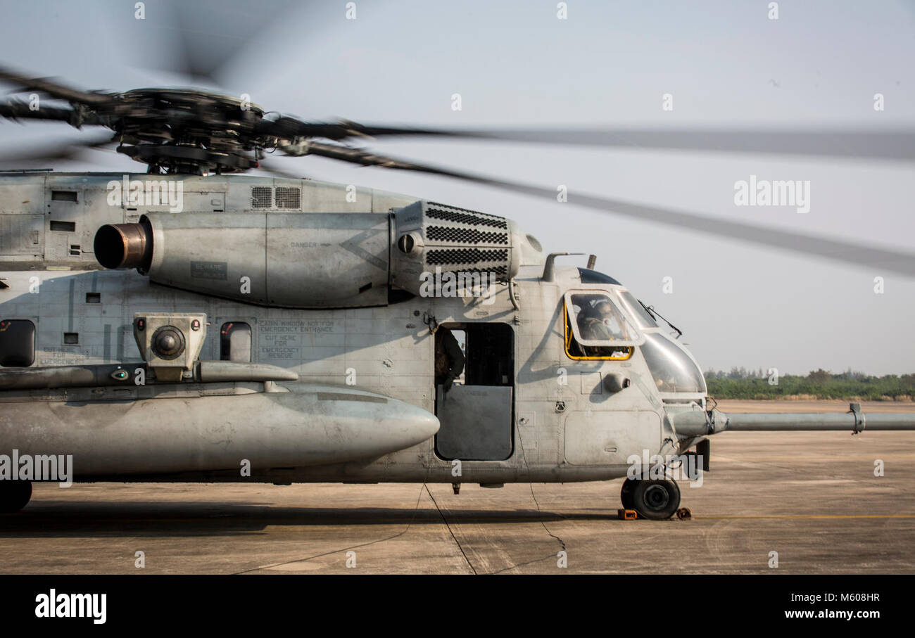 A CH-53E Super Stallion lands on the runway at U-Tapao International ...