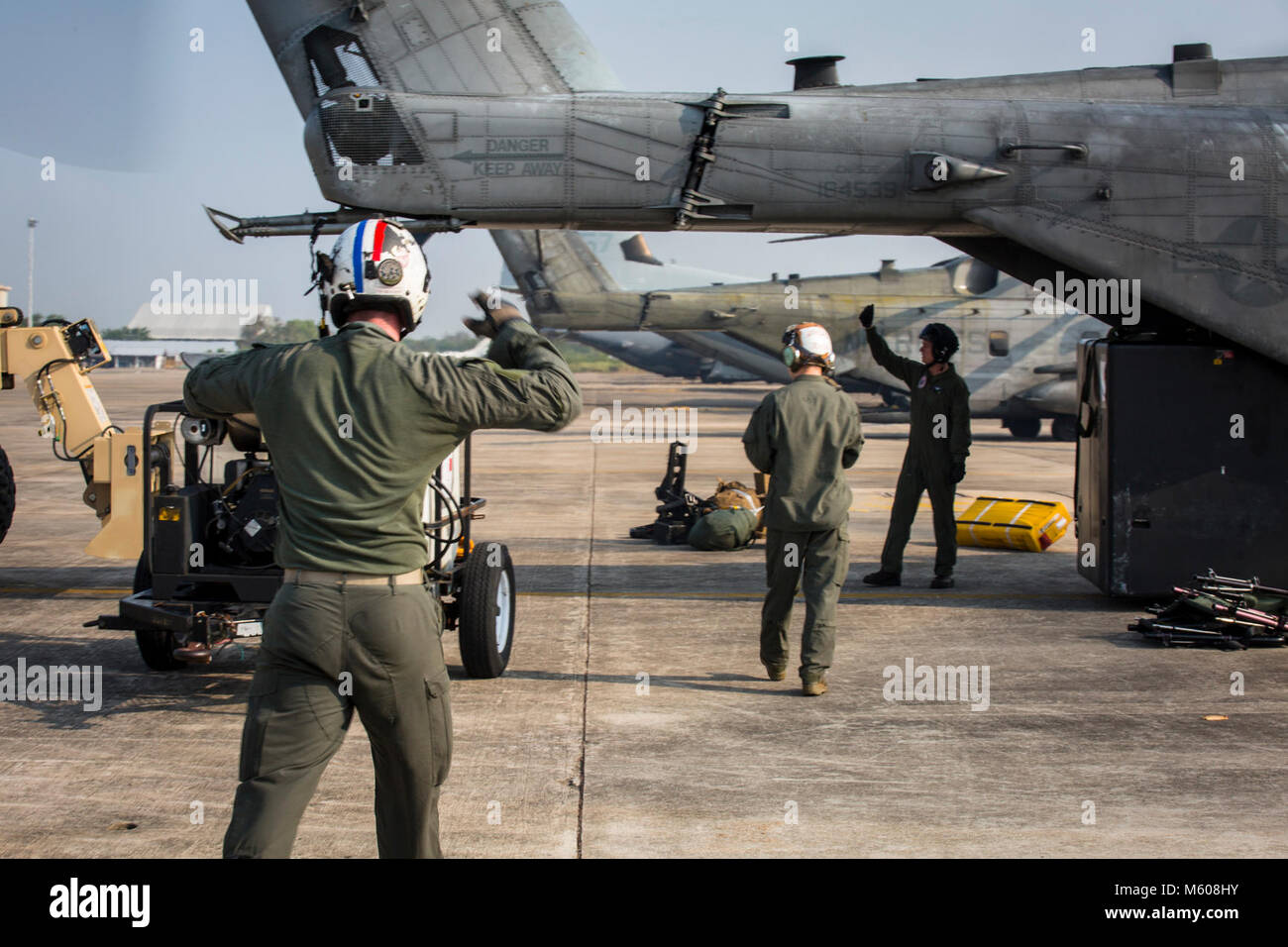 U.S. Marines with Marine Heavy Helicopter Squadron 466 ‘Wolfpack ...