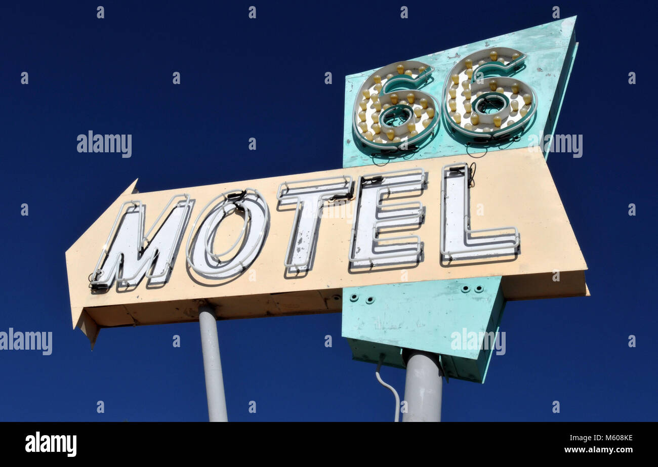 Vintage motel sign hi-res stock photography and images - Alamy