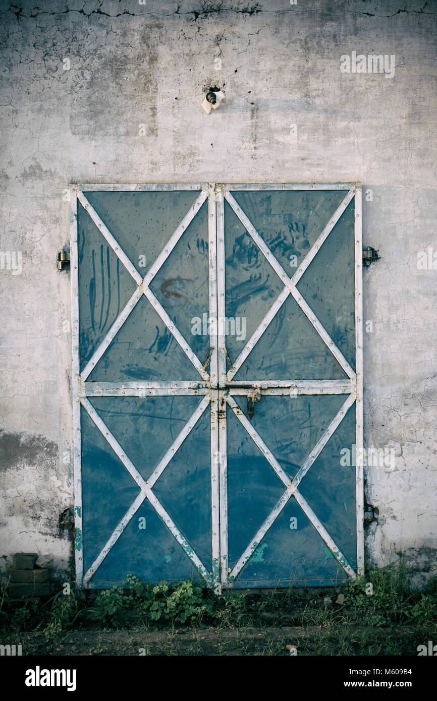 Old decayed gate Punjab Pakistan Stock Photo - Alamy