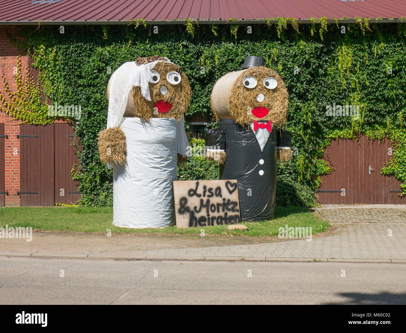 Scarecrow couple on a farm in North Germany announcing a wedding Stock ...