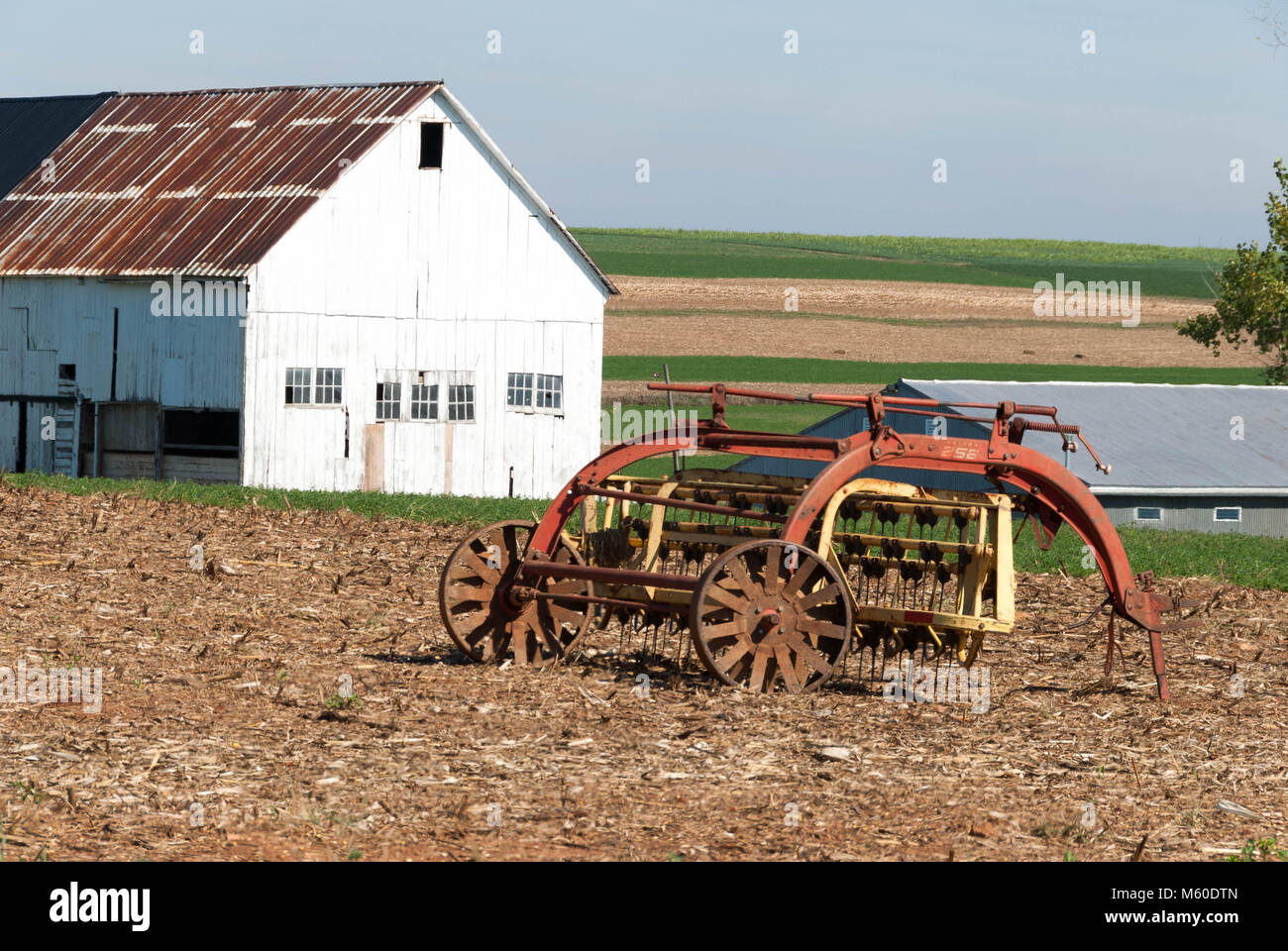 Amish farm red barn hi-res stock photography and images - Alamy
