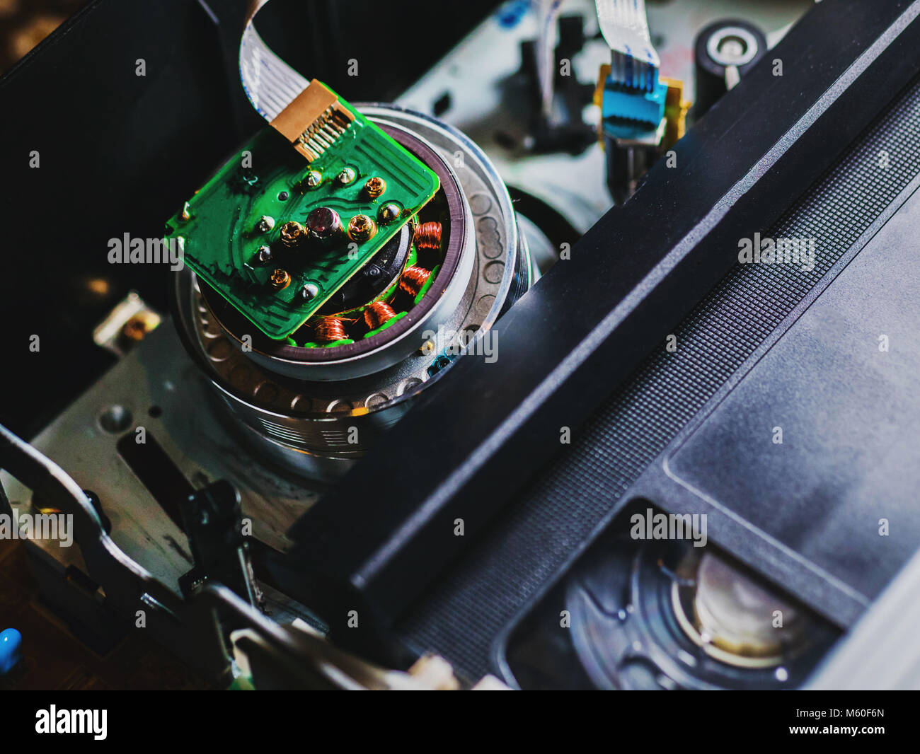 Inside vhs video cassette player hi-res stock photography and images ...