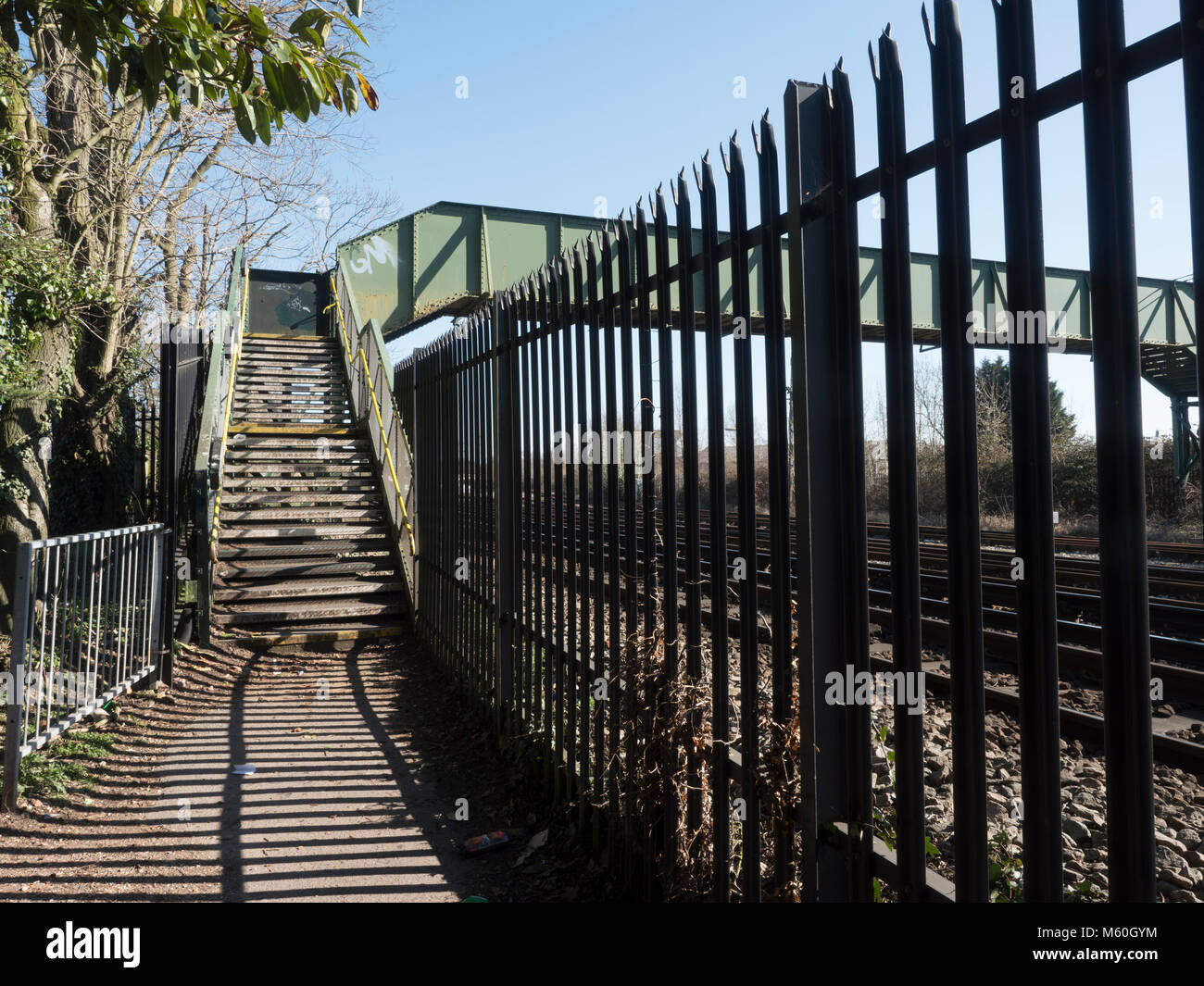 Path from Maynard Road to the railway bridge over the mainline track in ...