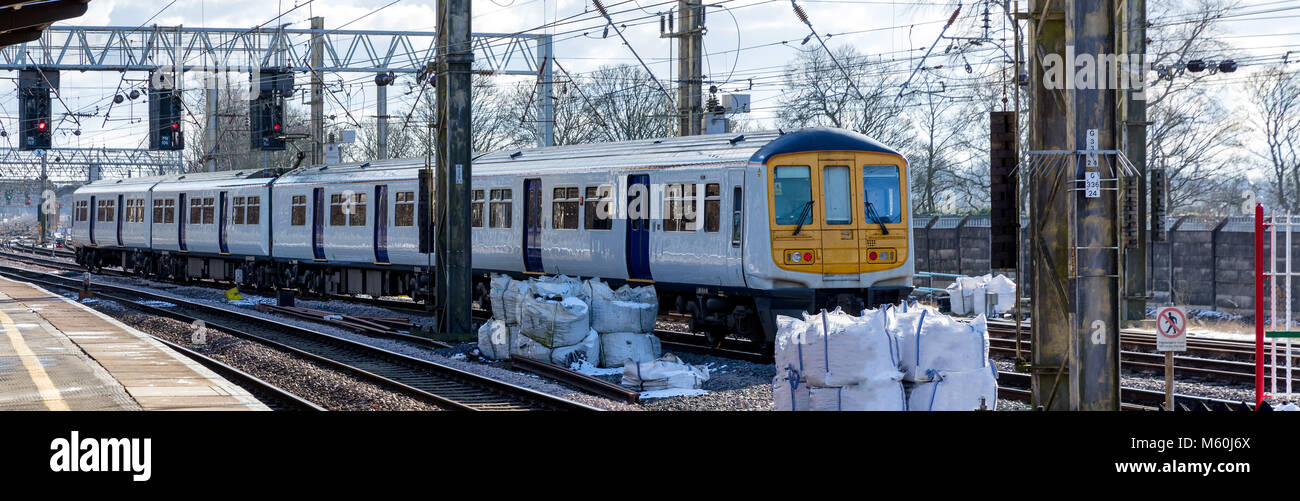 Approaching commuter train hi-res stock photography and images - Alamy