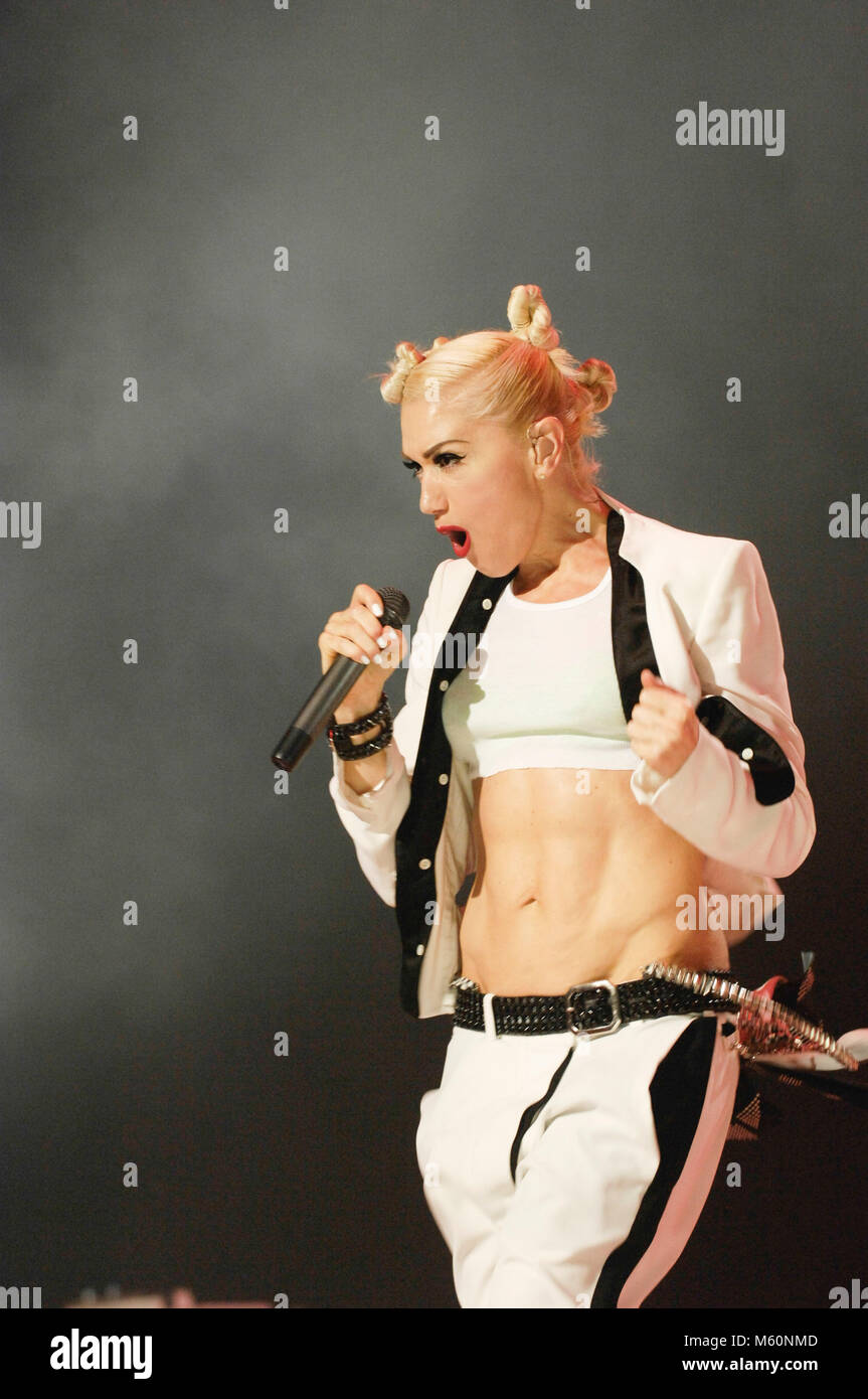 Gwen Stefani Abs