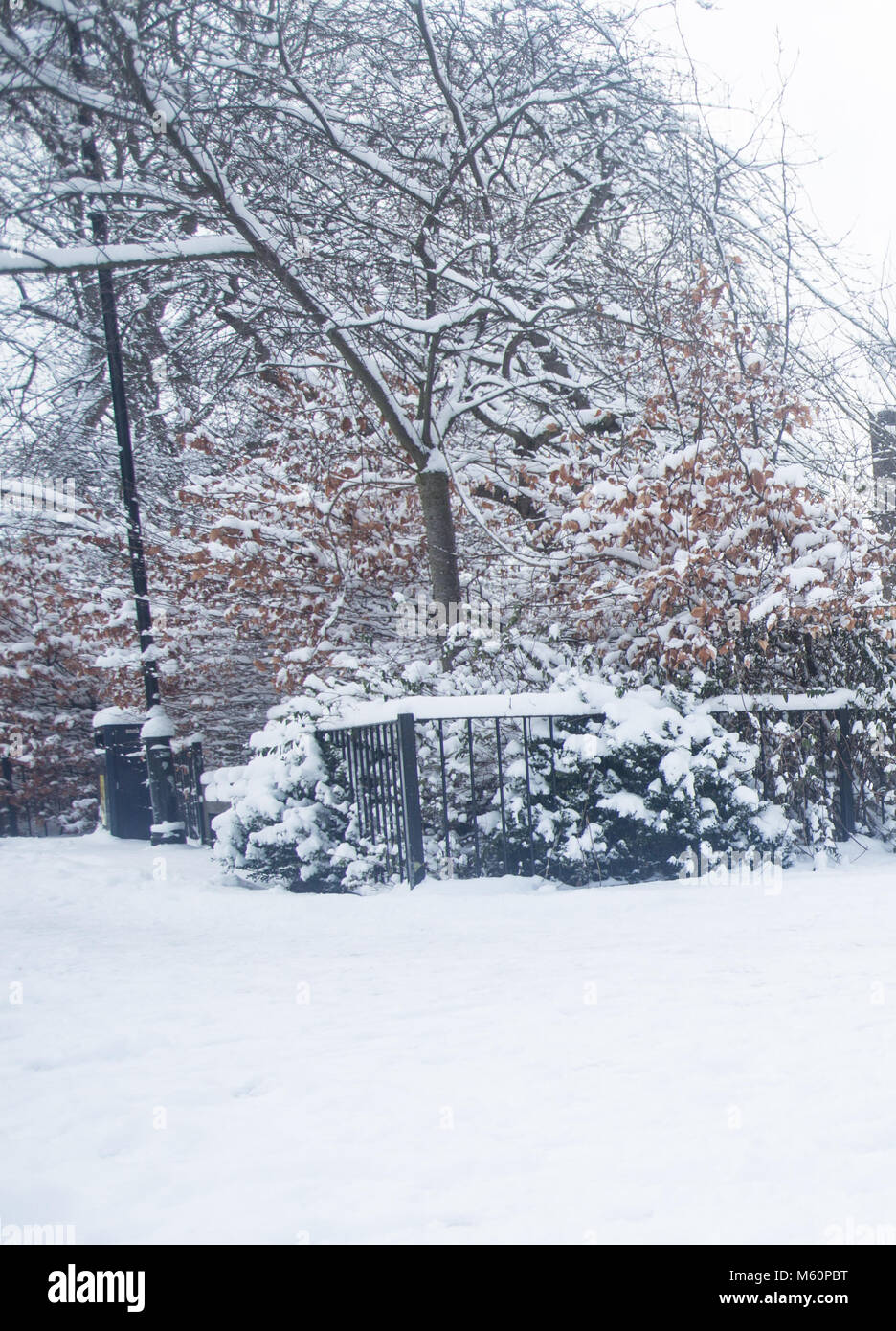 Kent snow roads hi-res stock photography and images - Alamy