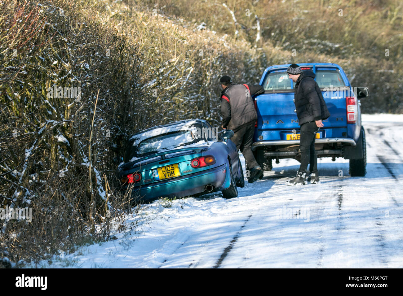 Car crash uk snow hi-res stock photography and images - Alamy