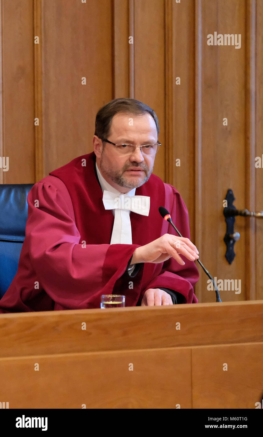 Judges bench hi-res stock photography and images - Alamy