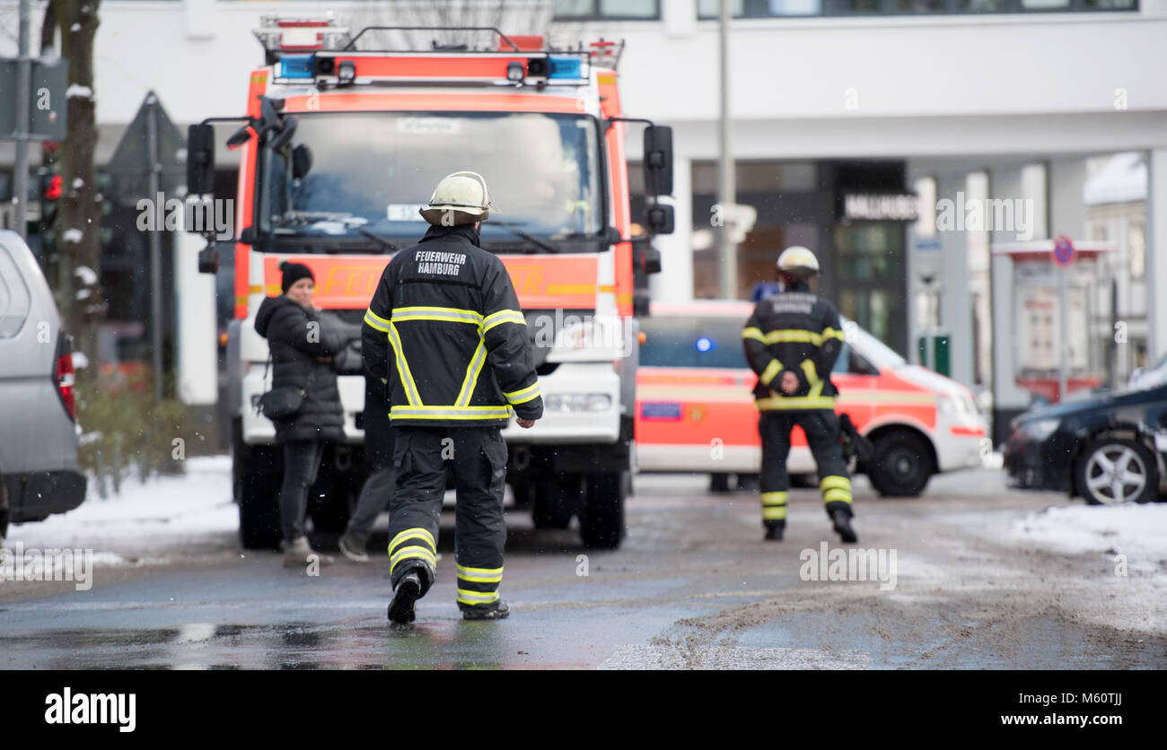 27 February 2018, Germany, Hamburg: Firefighter with breathing masks ...