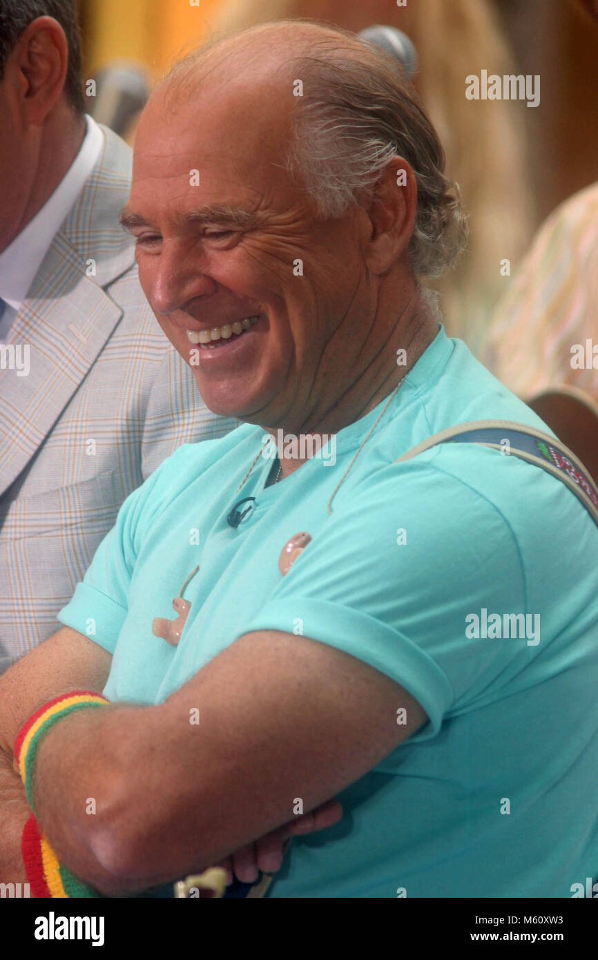 CelebrityArchaeology.com 2006 FILE PHOTO JIMMY BUFFETT Photo to By John Barrett-PHOTOlink. Photo ...