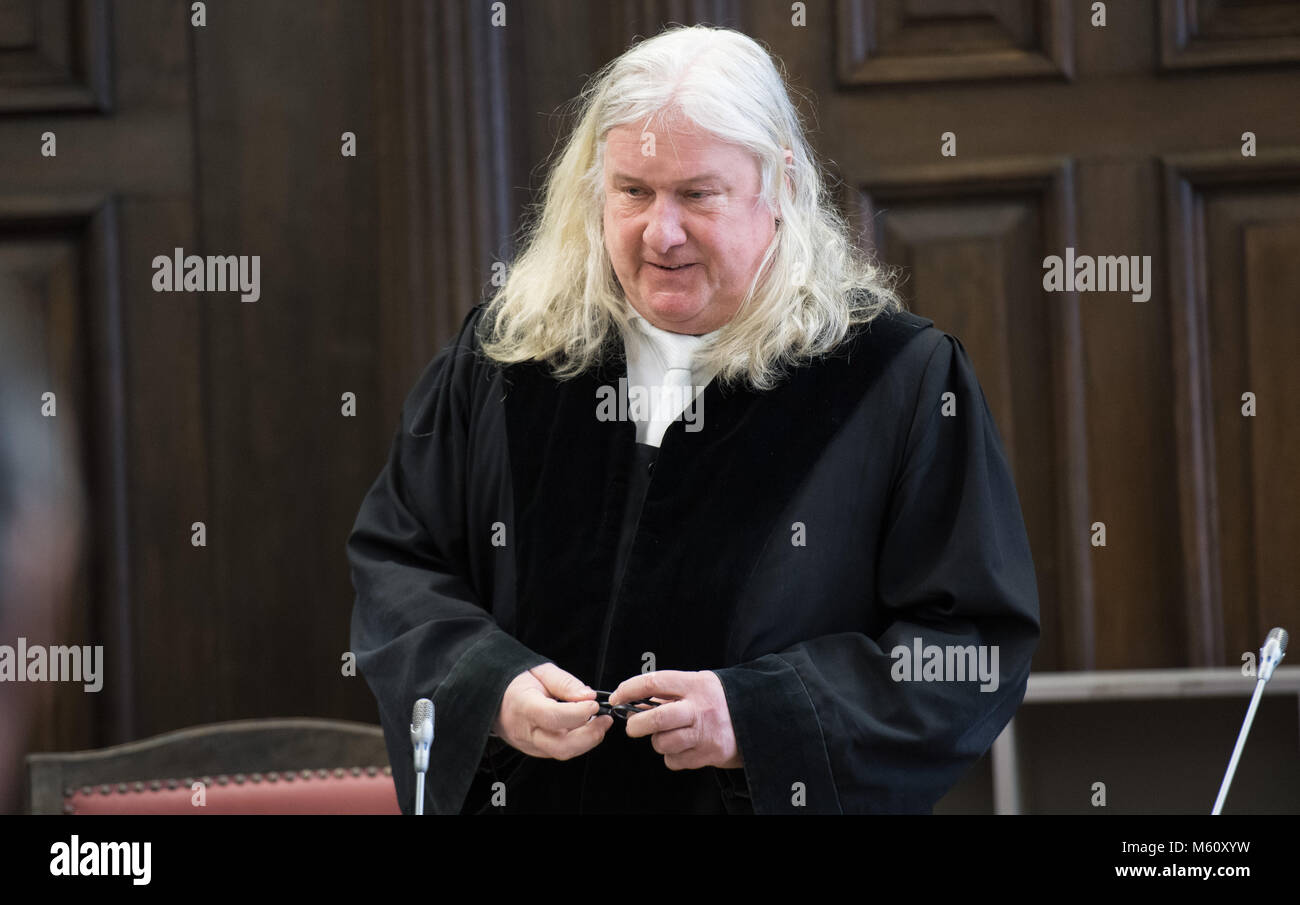 27 February 2018, Germany, Hamburg: The presiding judge Andreas Buske ...