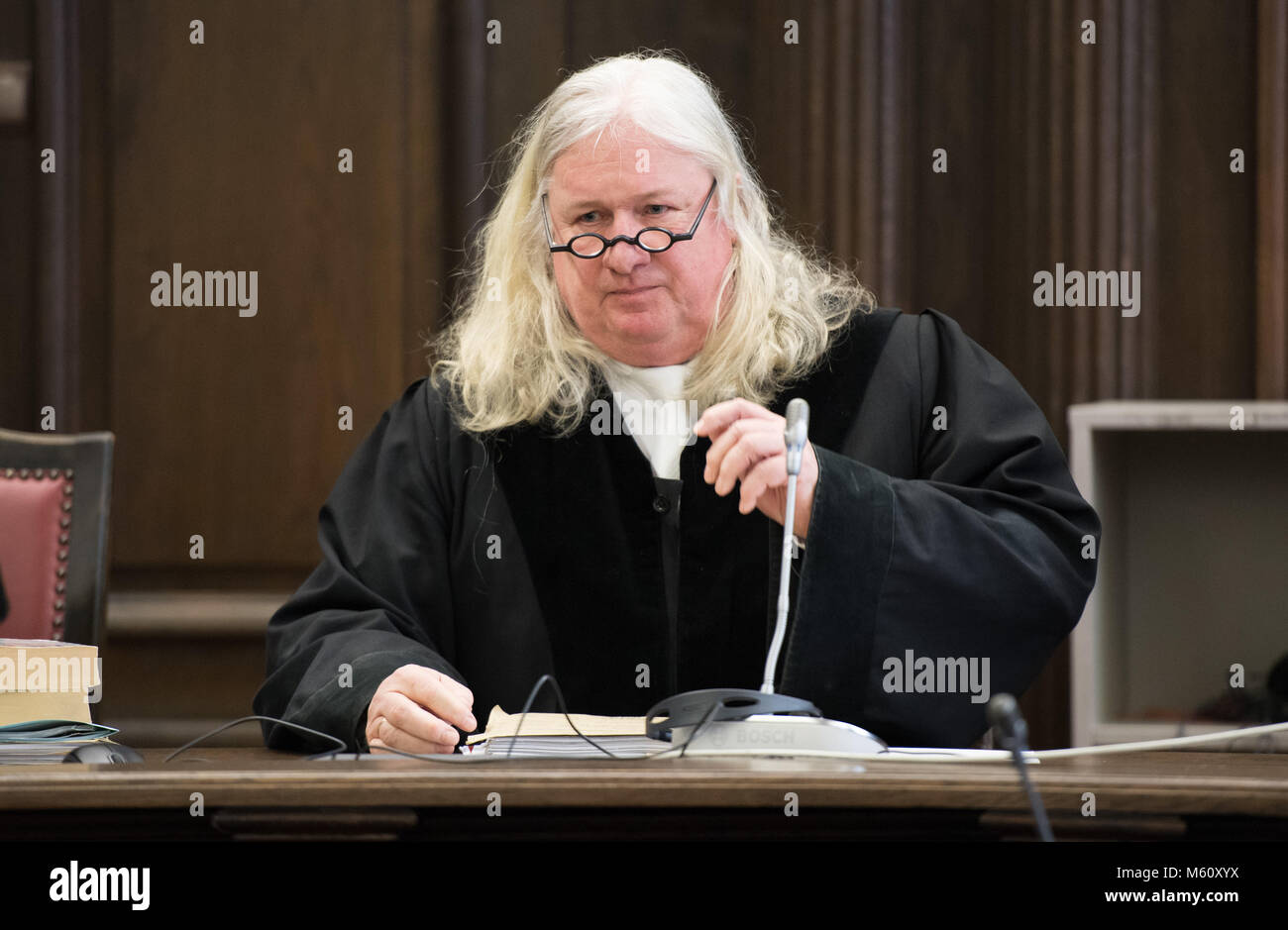 27 February 2018, Germany, Hamburg: The presiding judge Andreas Buske ...