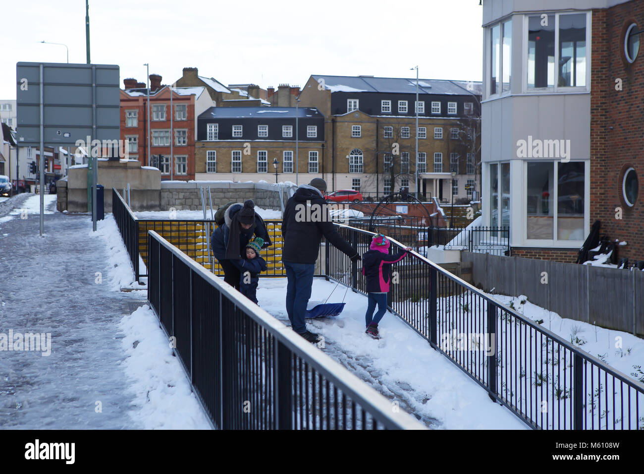 Maidstone, UK. 27th Feb, 2018. Heavy Siberian snowfall in Maidstone ...