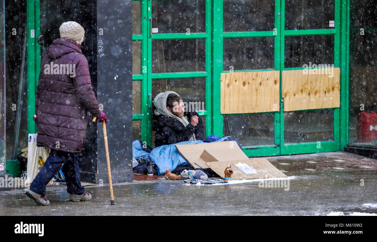 Homeless winter snow blanket hi-res stock photography and images - Alamy