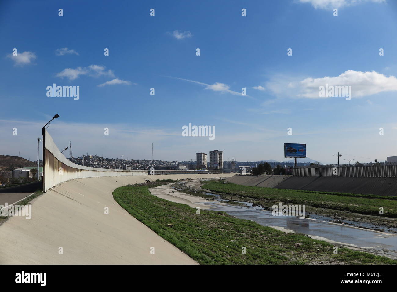 25 January 2018, USA, San Diego: The Tijuana river and the border area ...