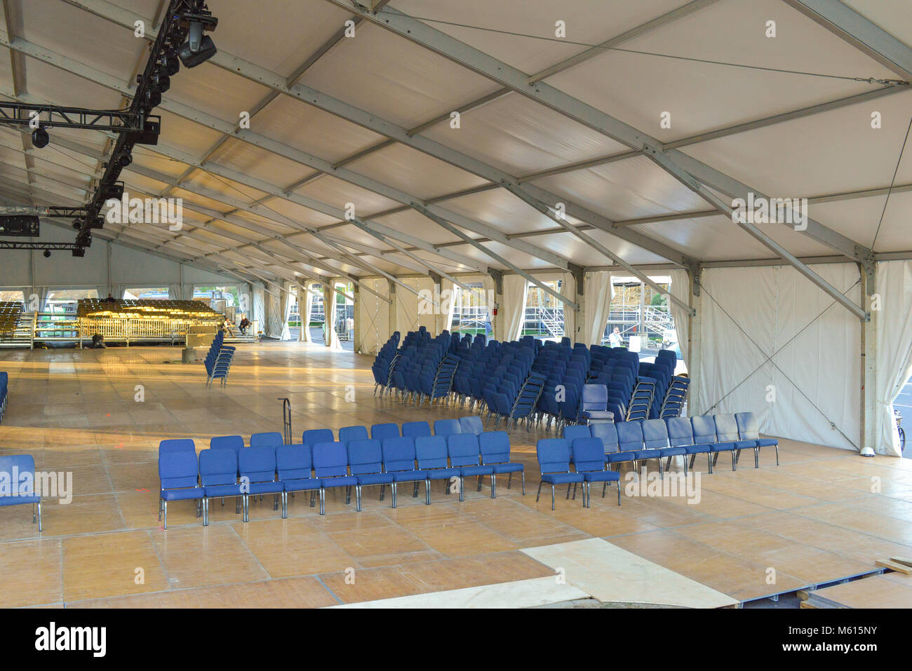 Charlotte, NC, USA. 27 Feb, 2018. A massive tent is being constructed ...