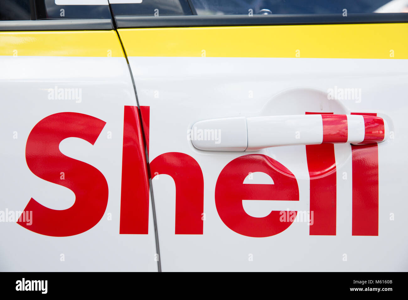 Adelaide, Australia. 28th Feb, 2018. Shell V-Power Racing Ford Falcons ...