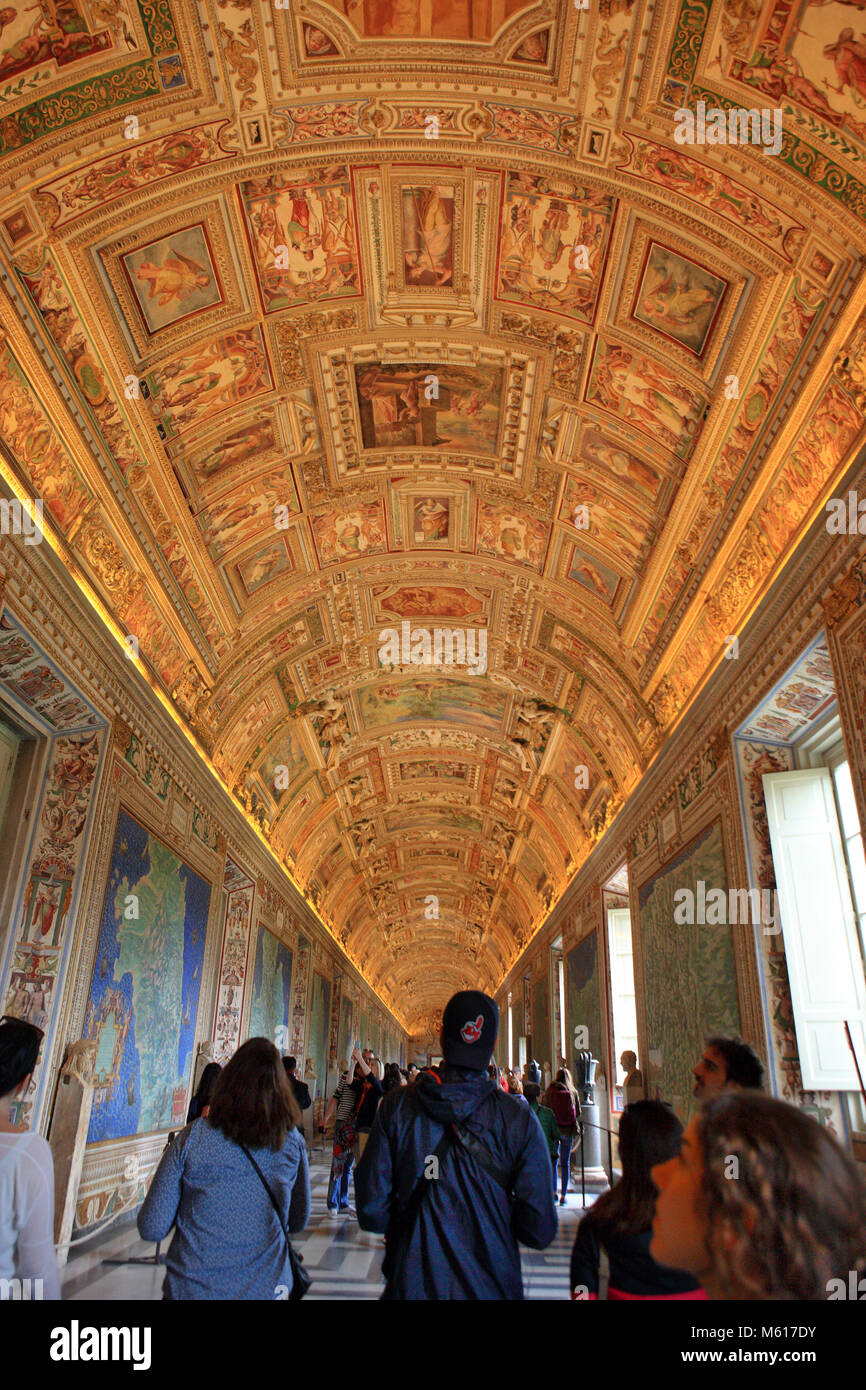 Map room hi-res stock photography and images - Alamy
