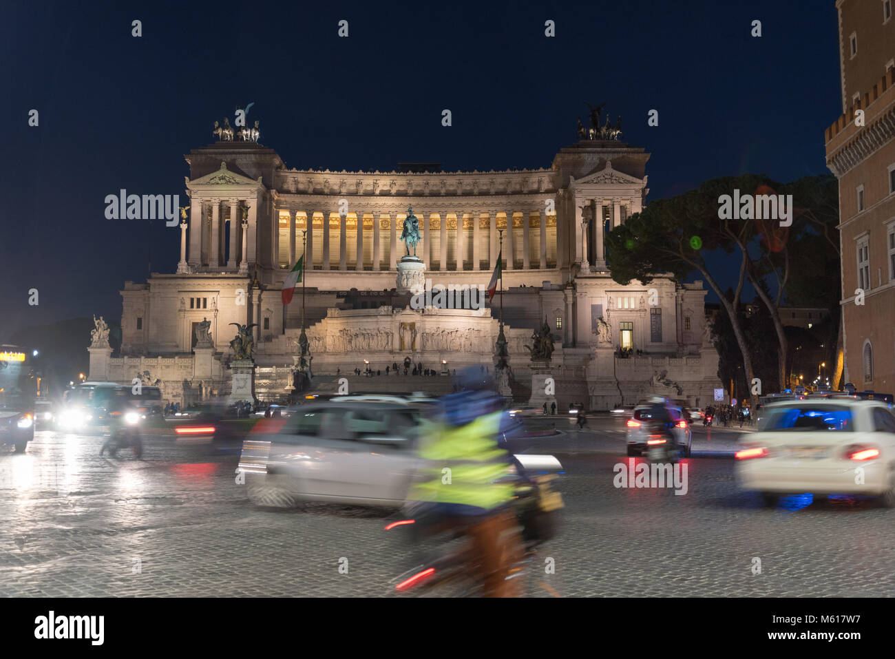 Rome busy cars hi-res stock photography and images - Alamy
