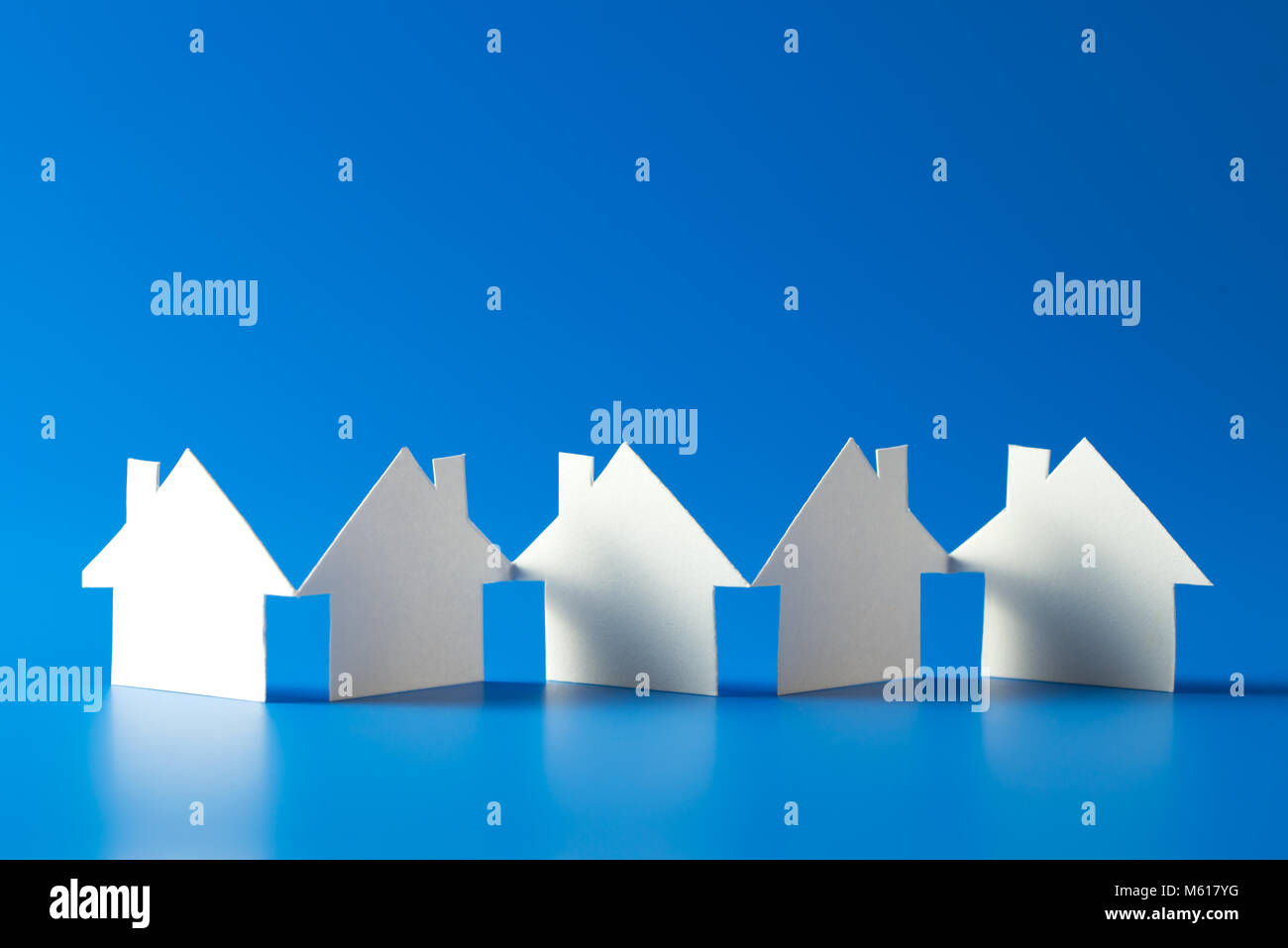 Paper house model hi-res stock photography and images - Alamy