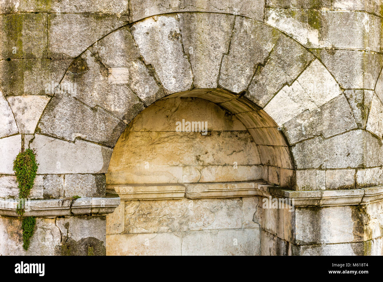 stone arch on ancient wall Stock Photo - Alamy